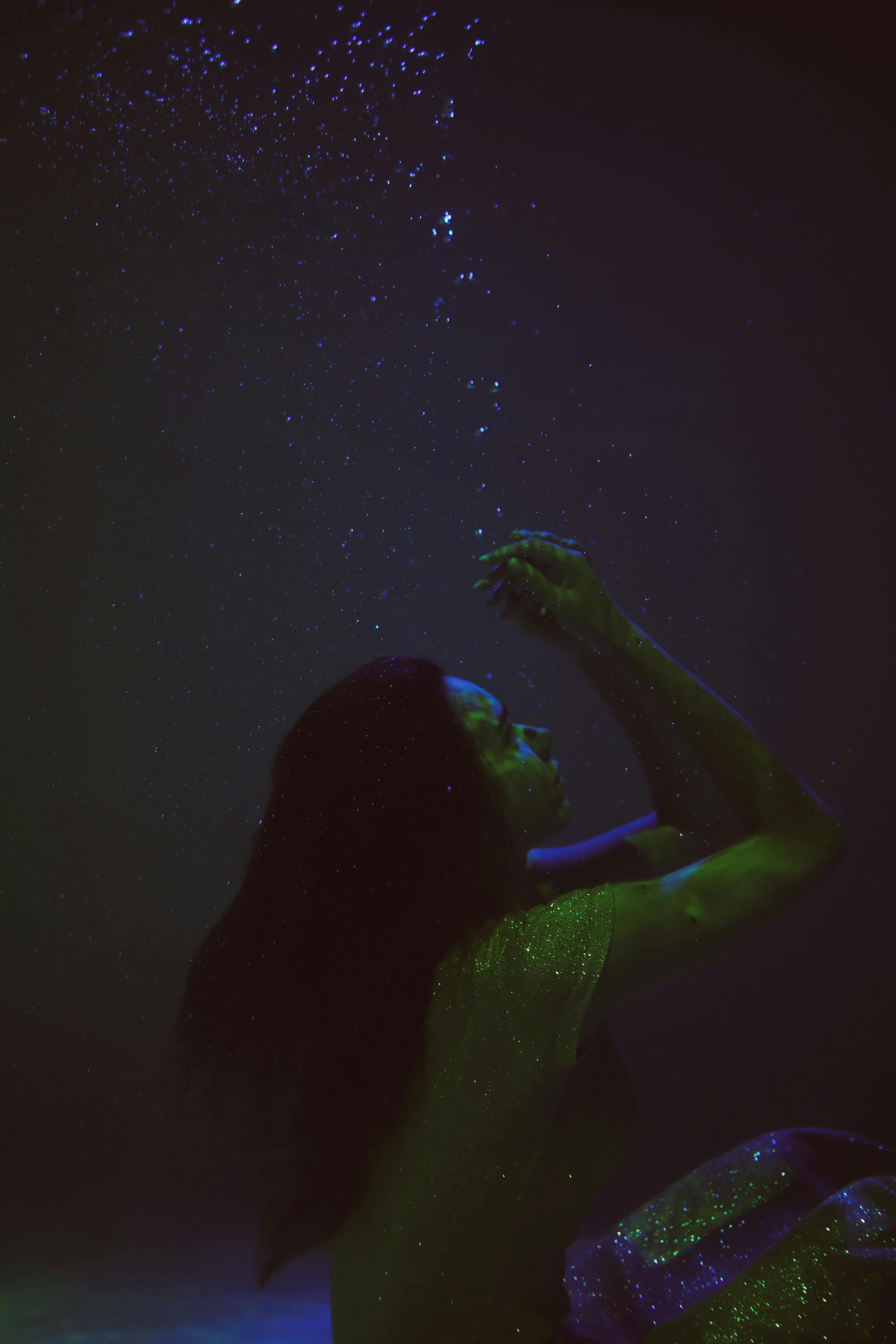 Woman submerged underwater · Free Stock Photo