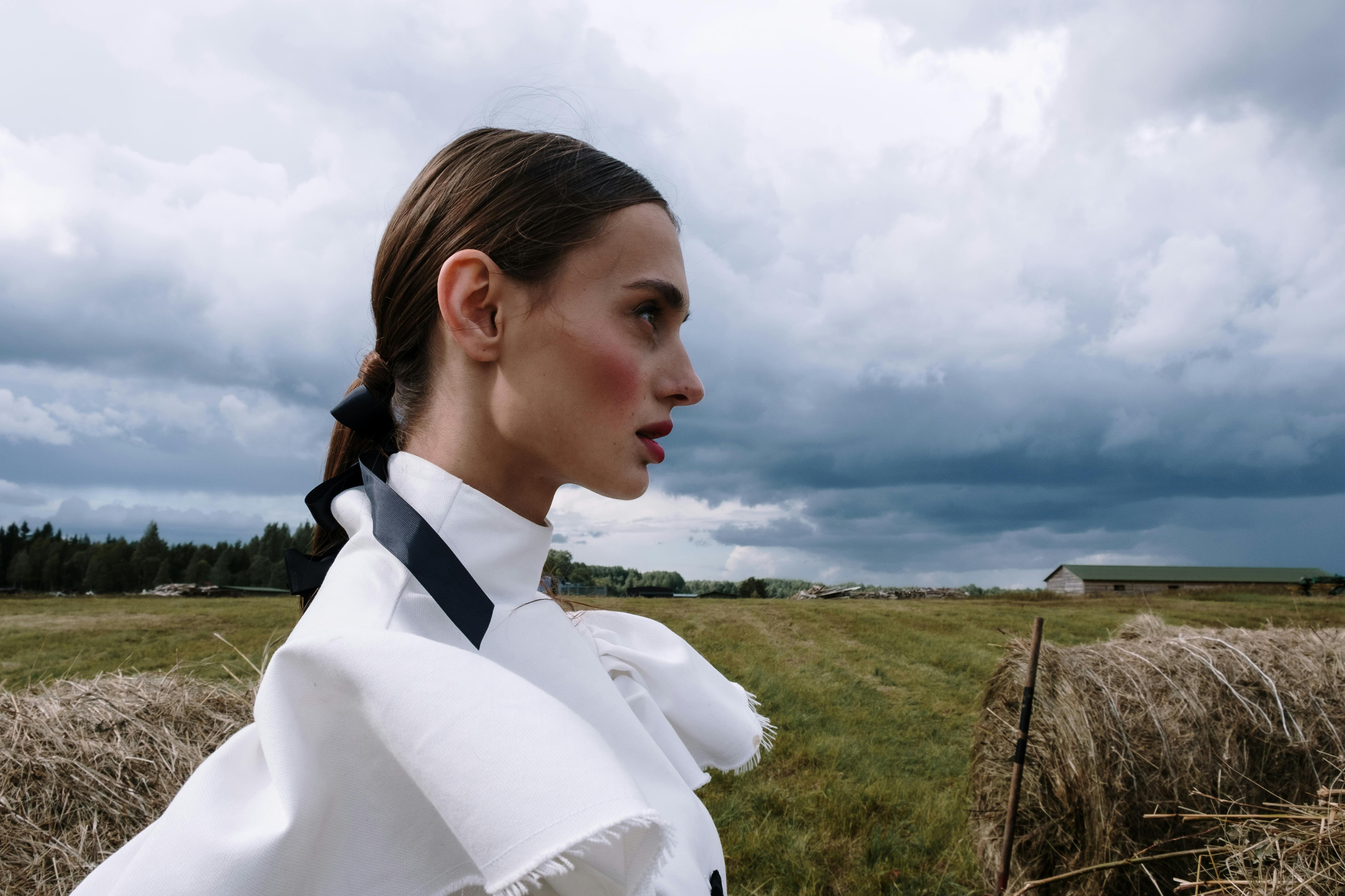 Side View of a Pretty Woman · Free Stock Photo