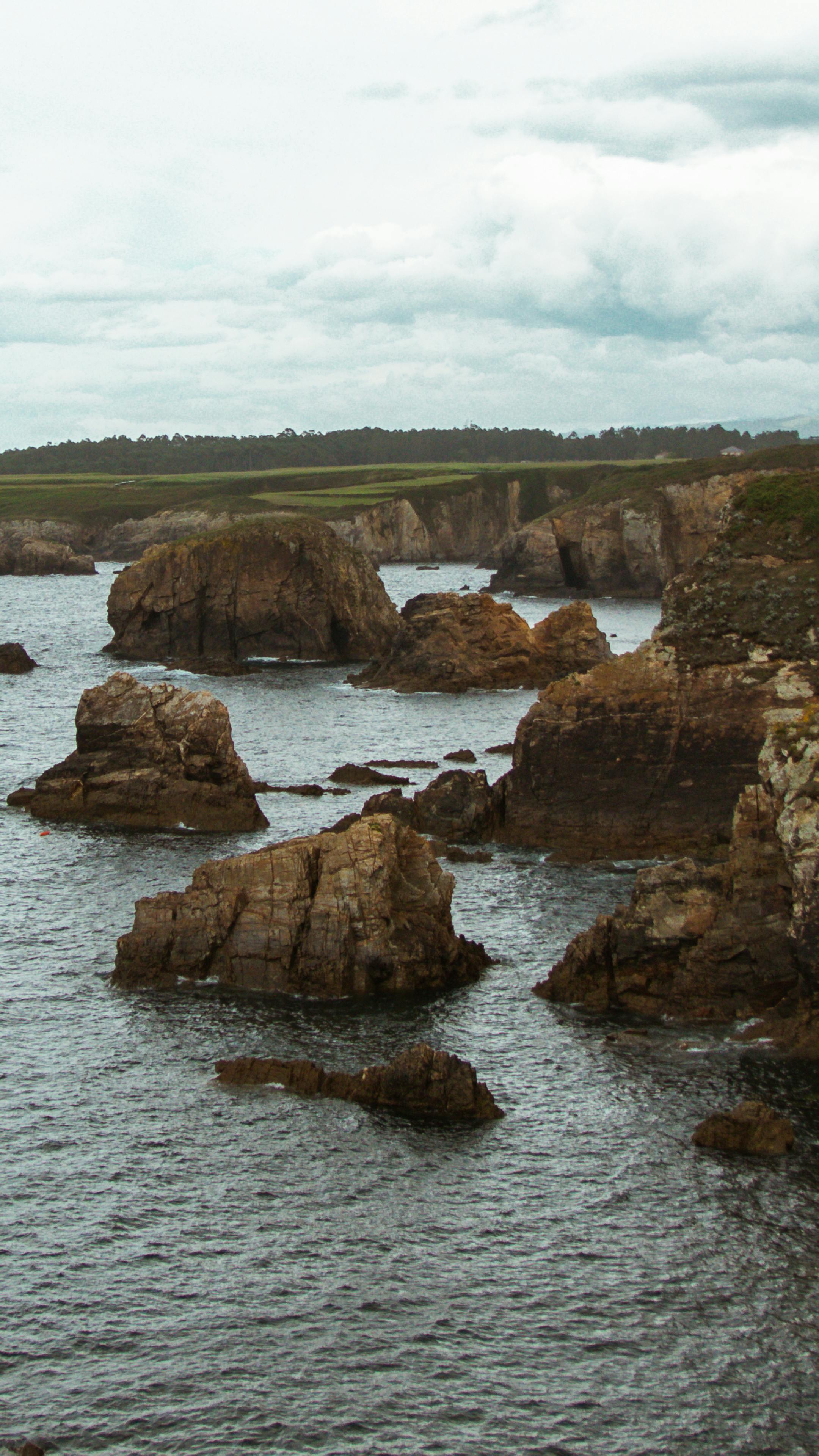 Rock Formation in Sea · Free Stock Photo