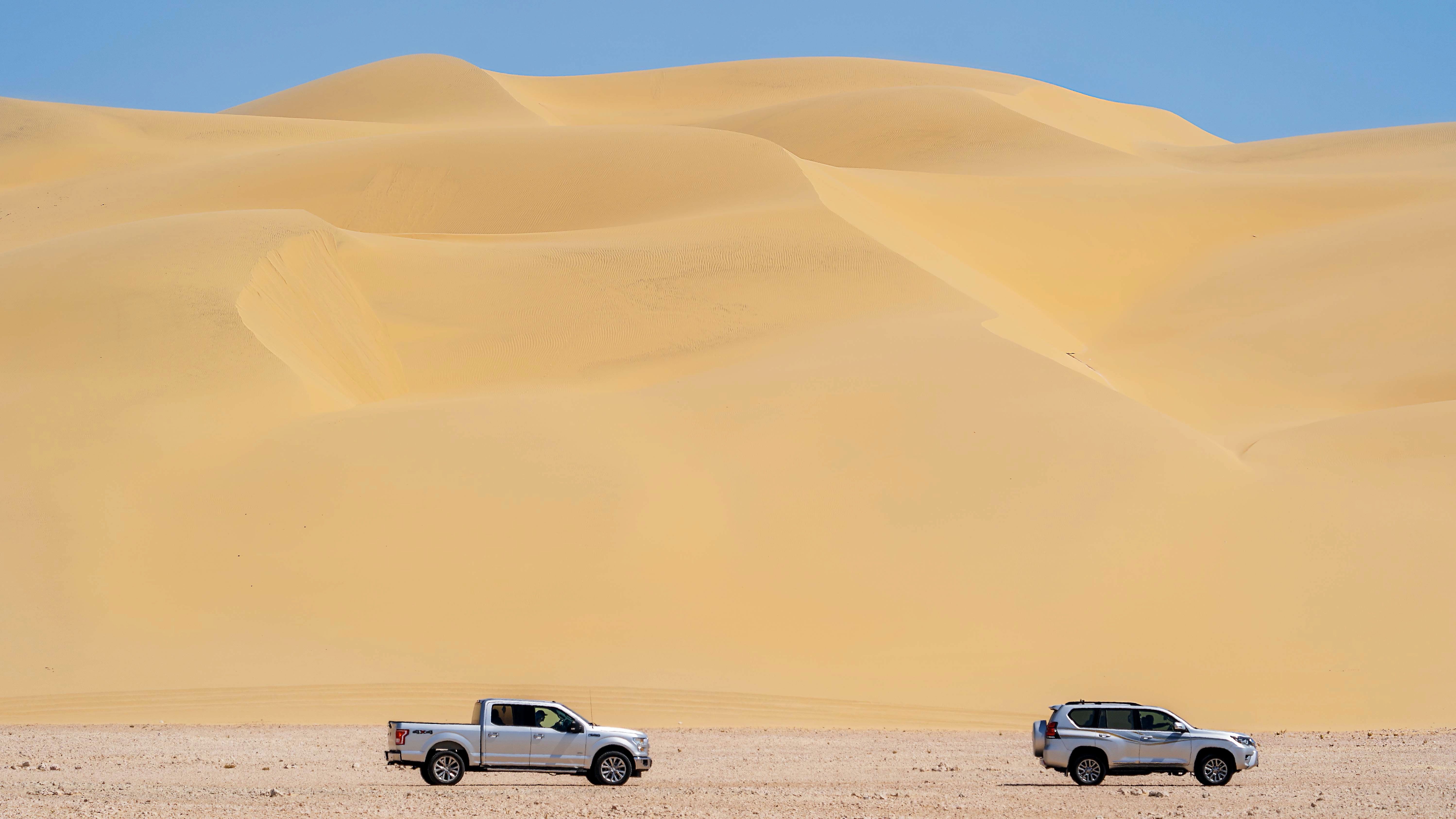 Red and Black Jeep Wrangler on Desert · Free Stock Photo