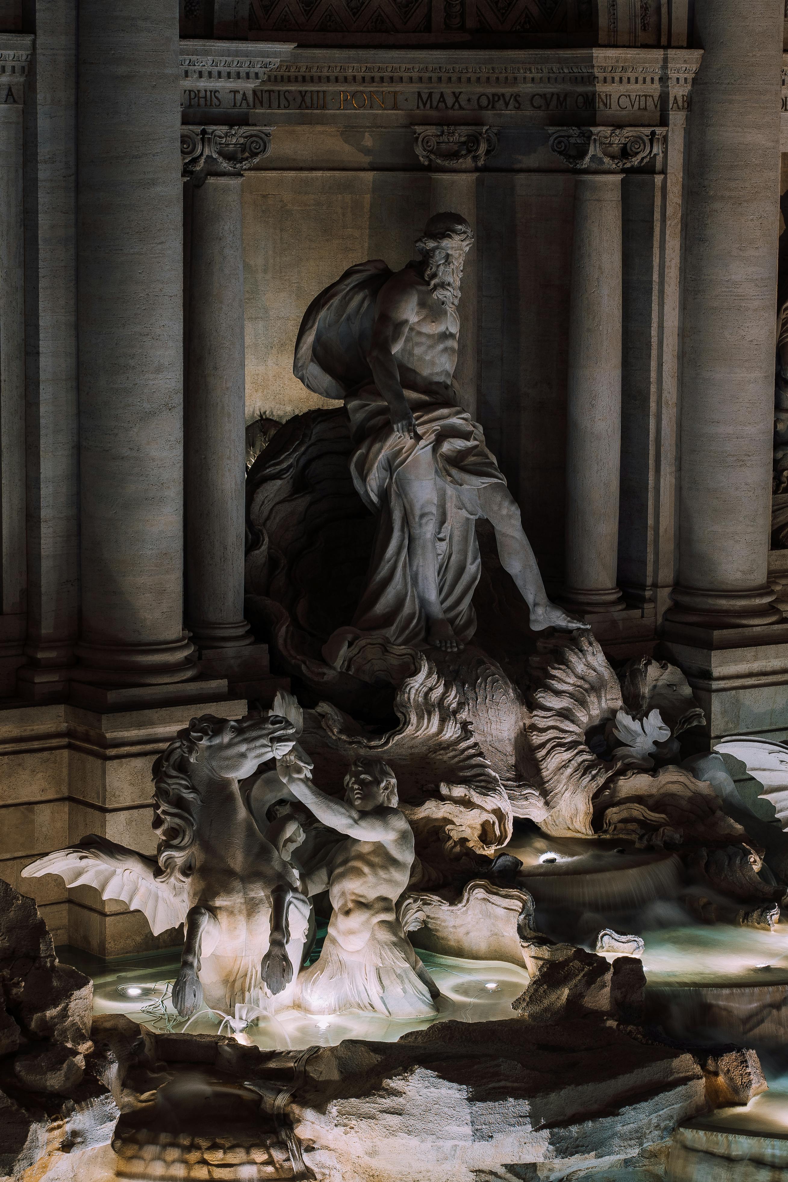 Gray Concrete Statue · Free Stock Photo