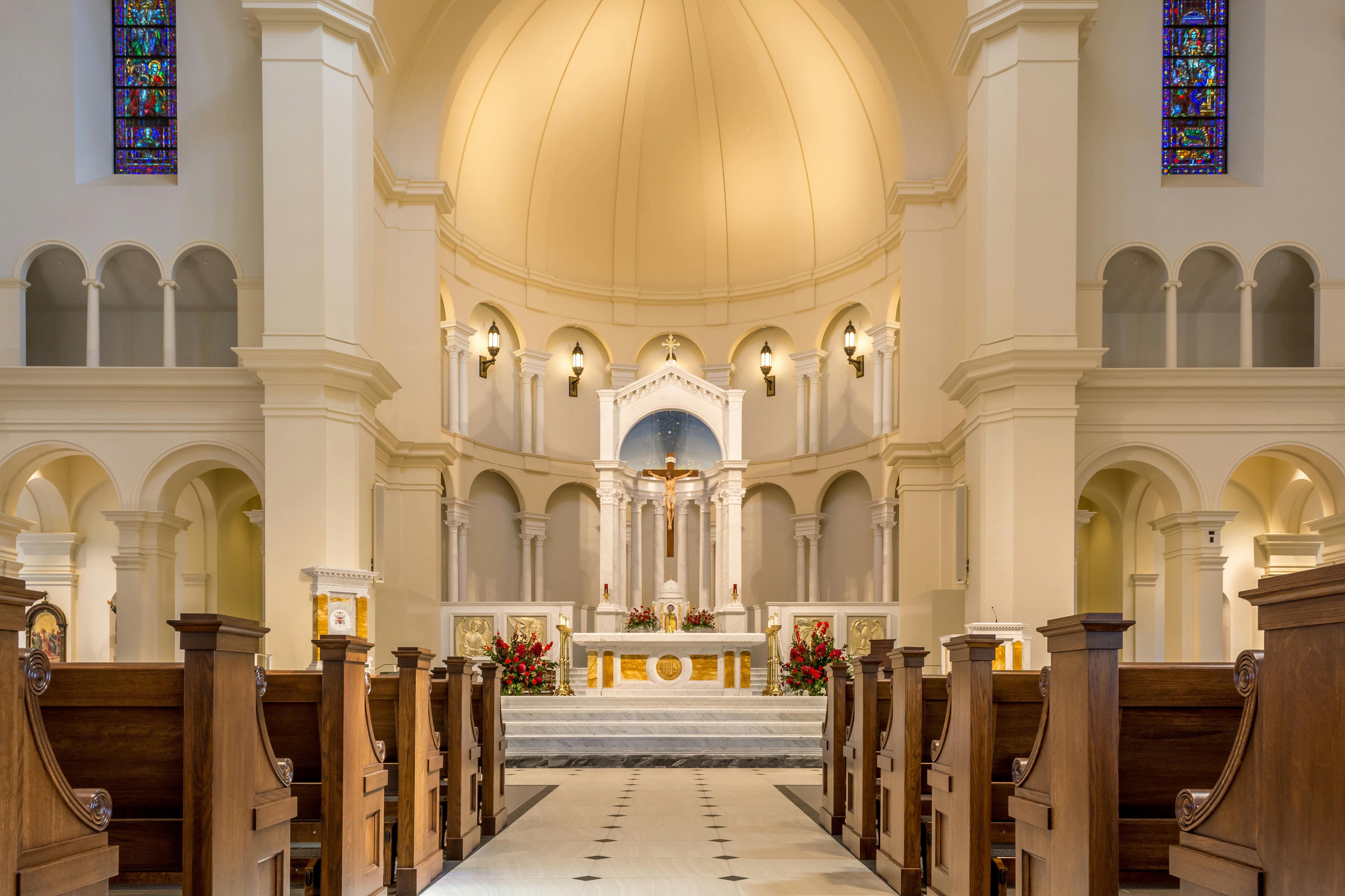 White and Brown Church Interior · Free Stock Photo