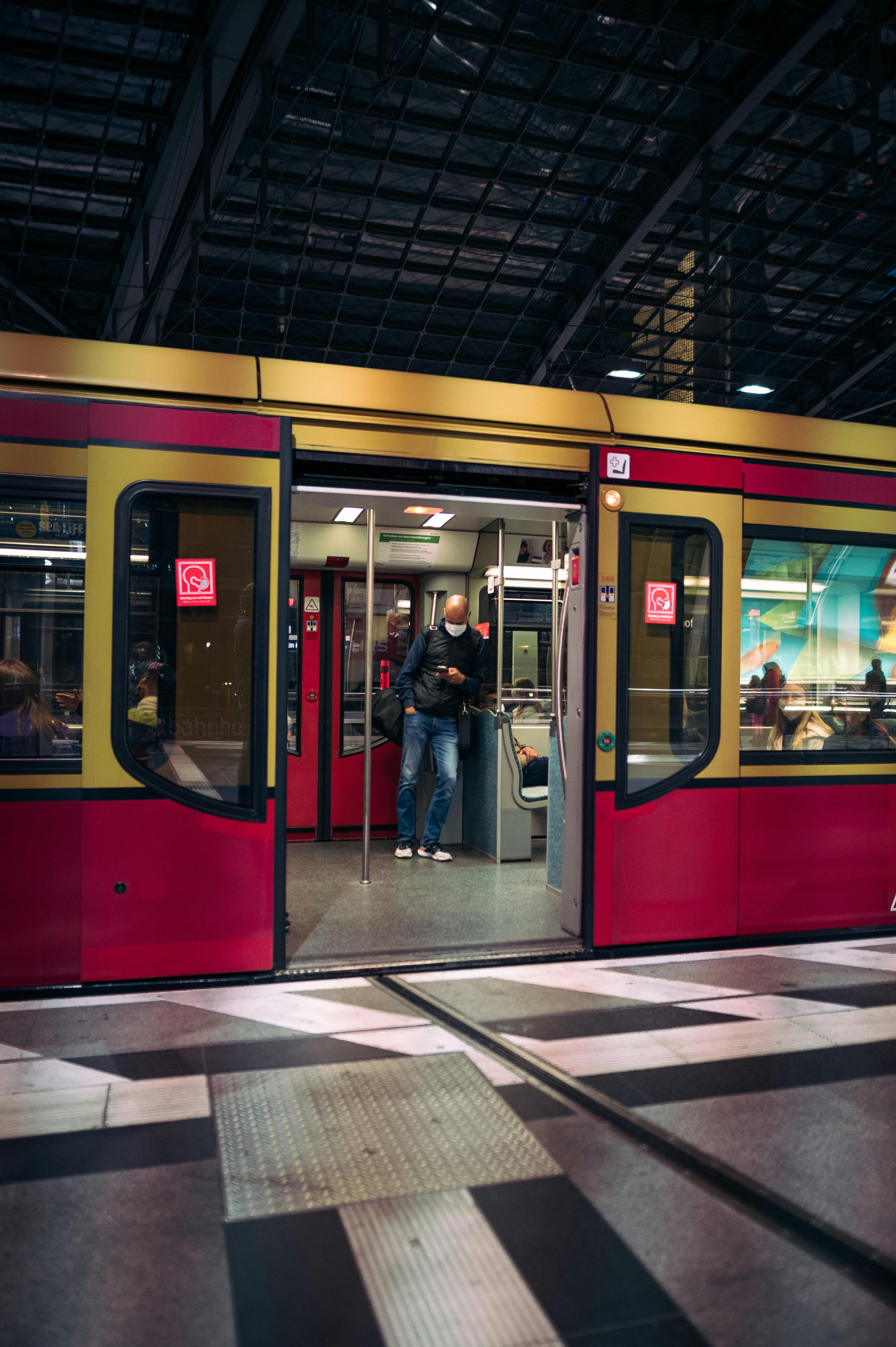 Metro Doors Stations Photos, Download The BEST Free Metro Doors ...