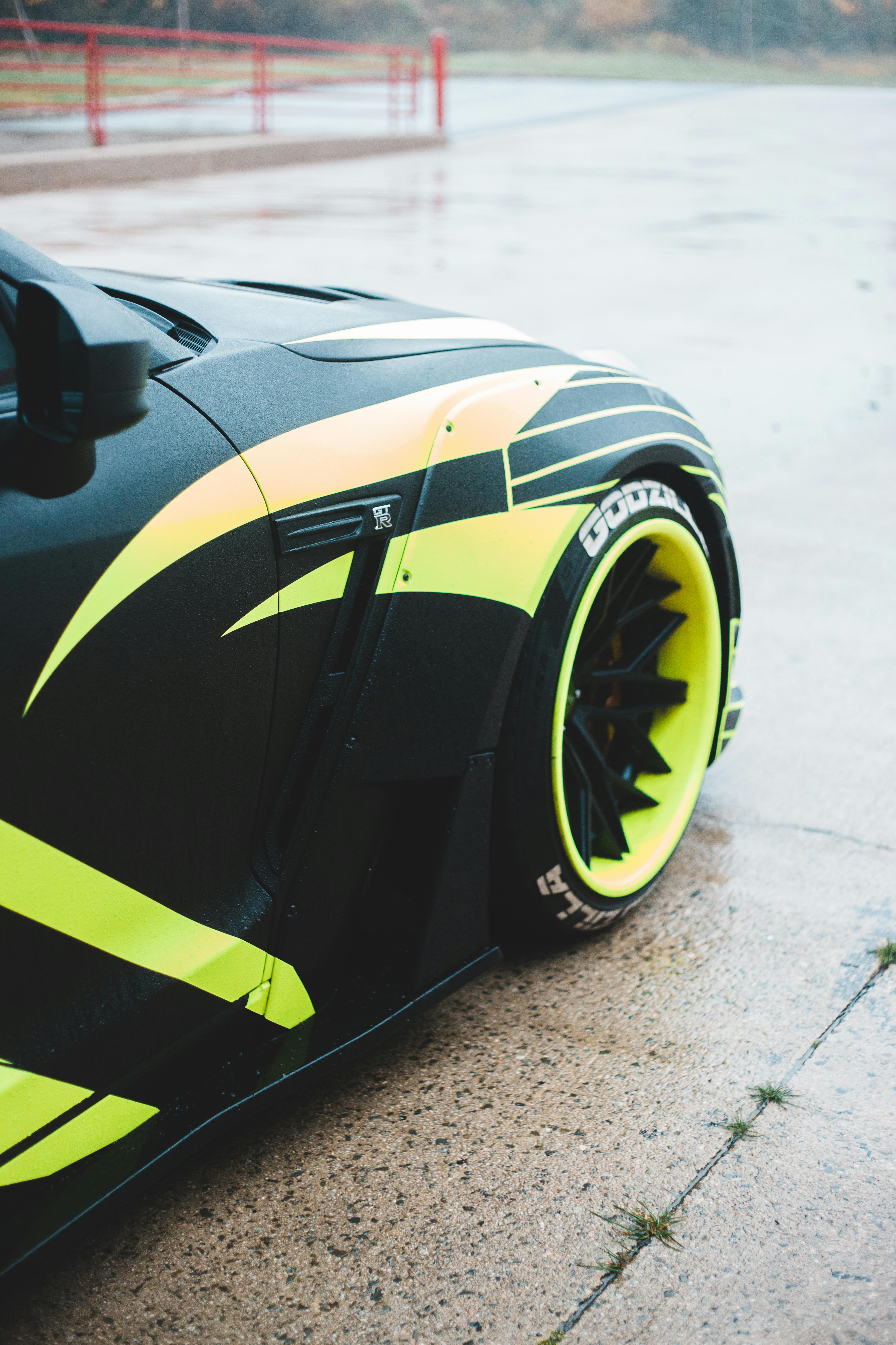 Shiny cars on parking lot · Free Stock Photo