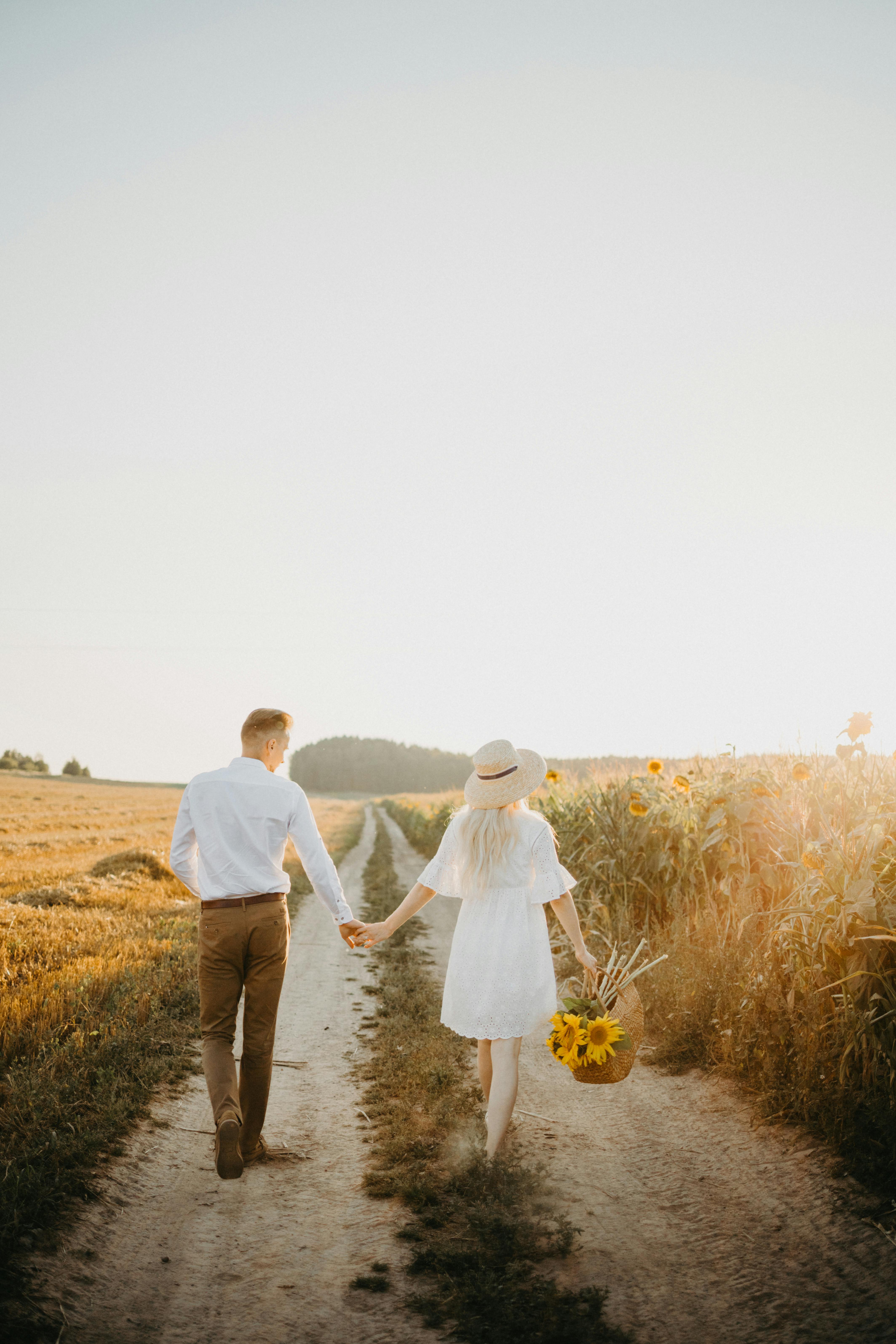 Bb Woman Holding Flowers Photos, Download The BEST Free Bb Woman ...