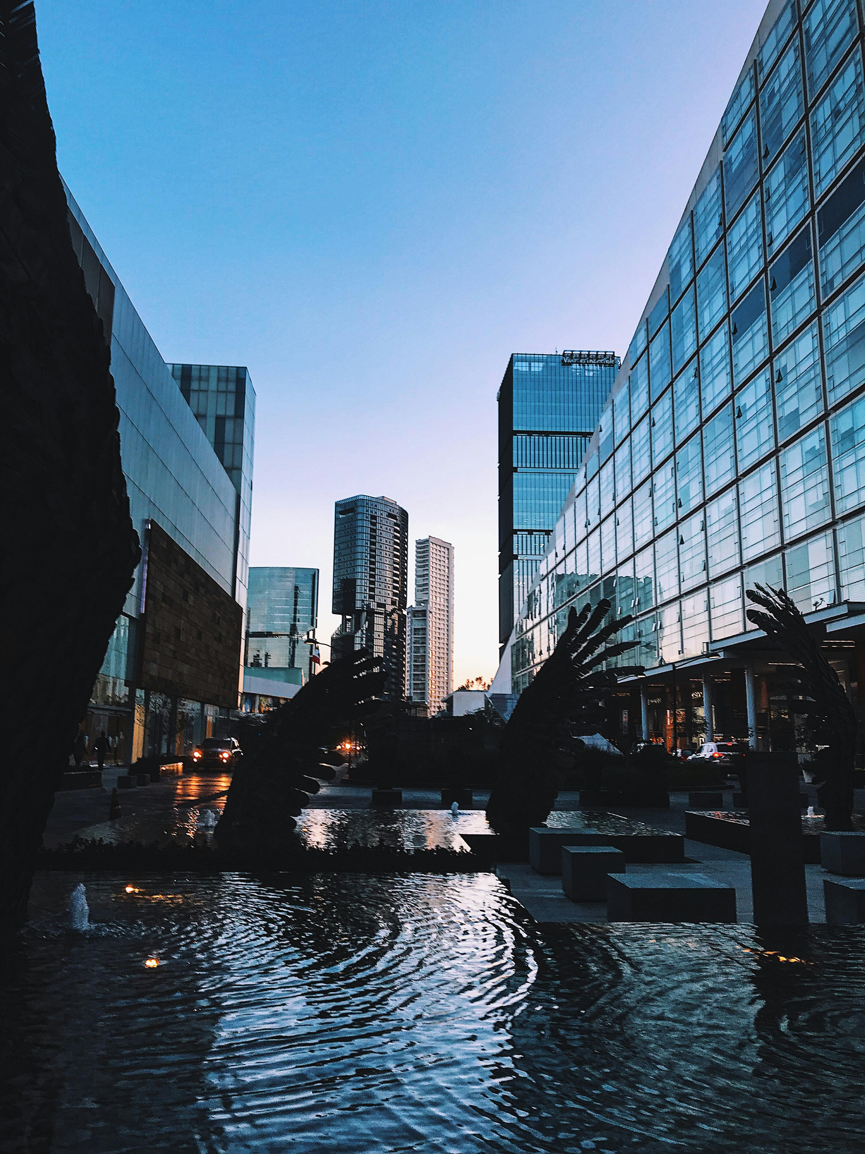 Water Dropping on Outdoor Water Fountain · Free Stock Photo