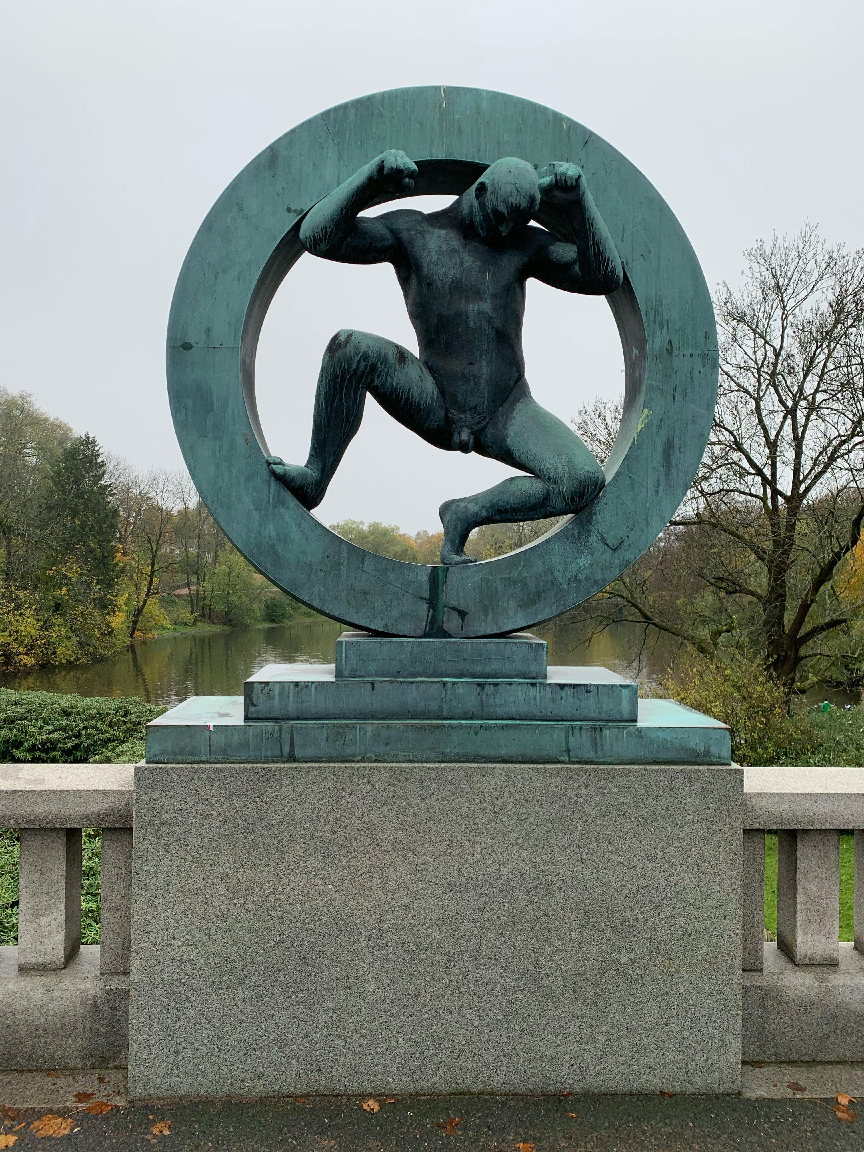 Gray Concrete Statue · Free Stock Photo