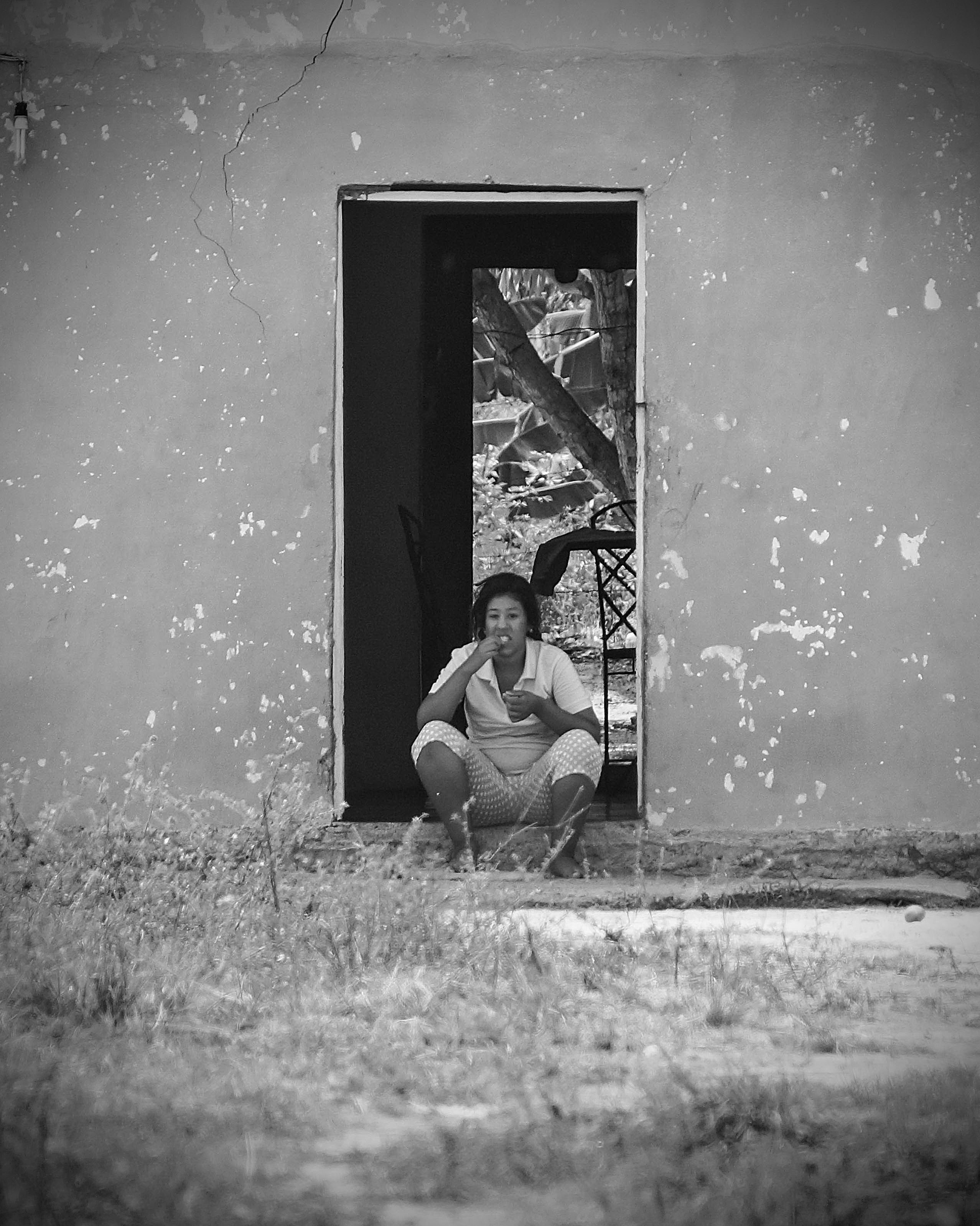 Woman Sitting on the Door Step and Eating · Free Stock Photo