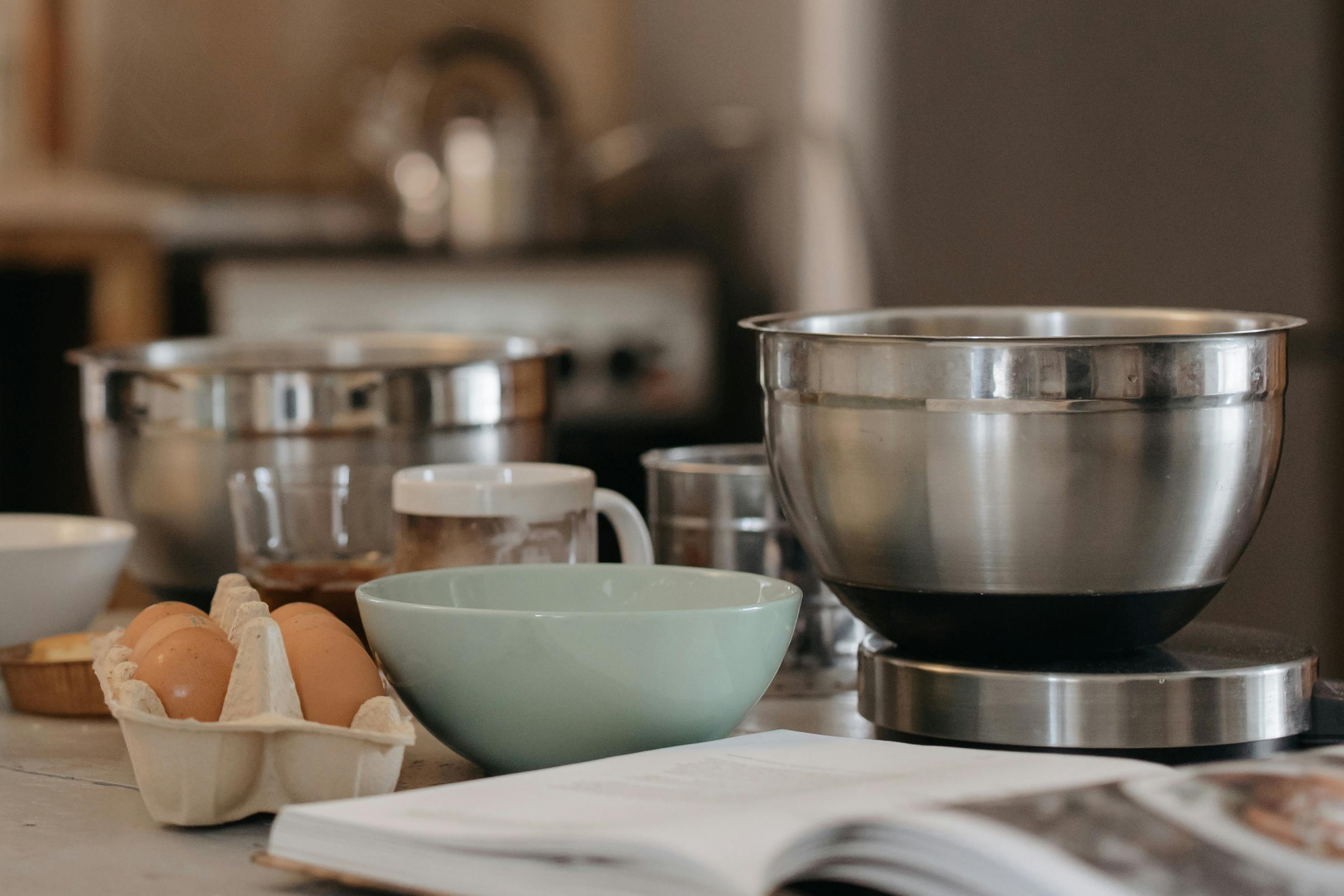 Man preparing ingredient on frying pan with wife · Free Stock Photo