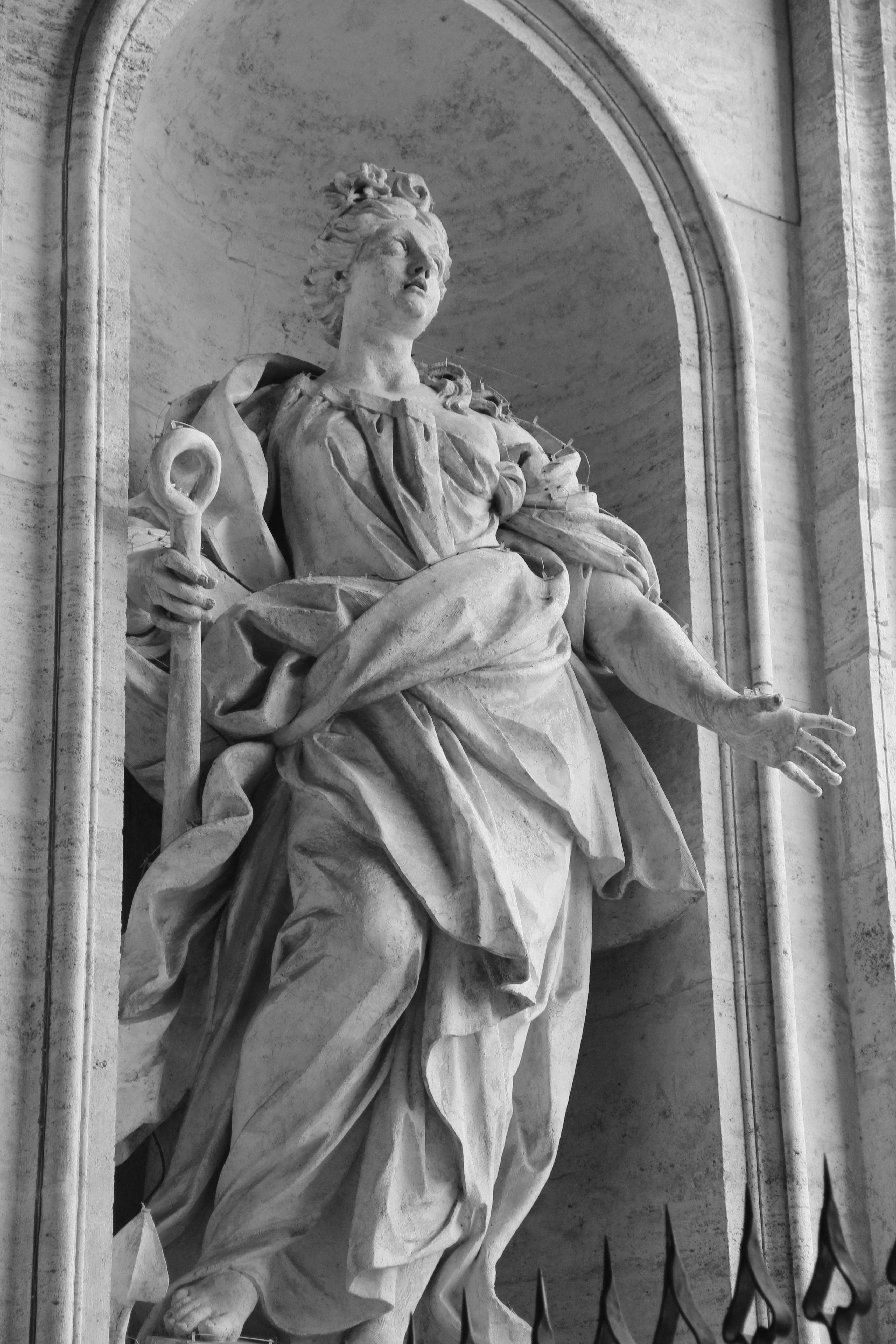 White Hand Sculpture · Free Stock Photo