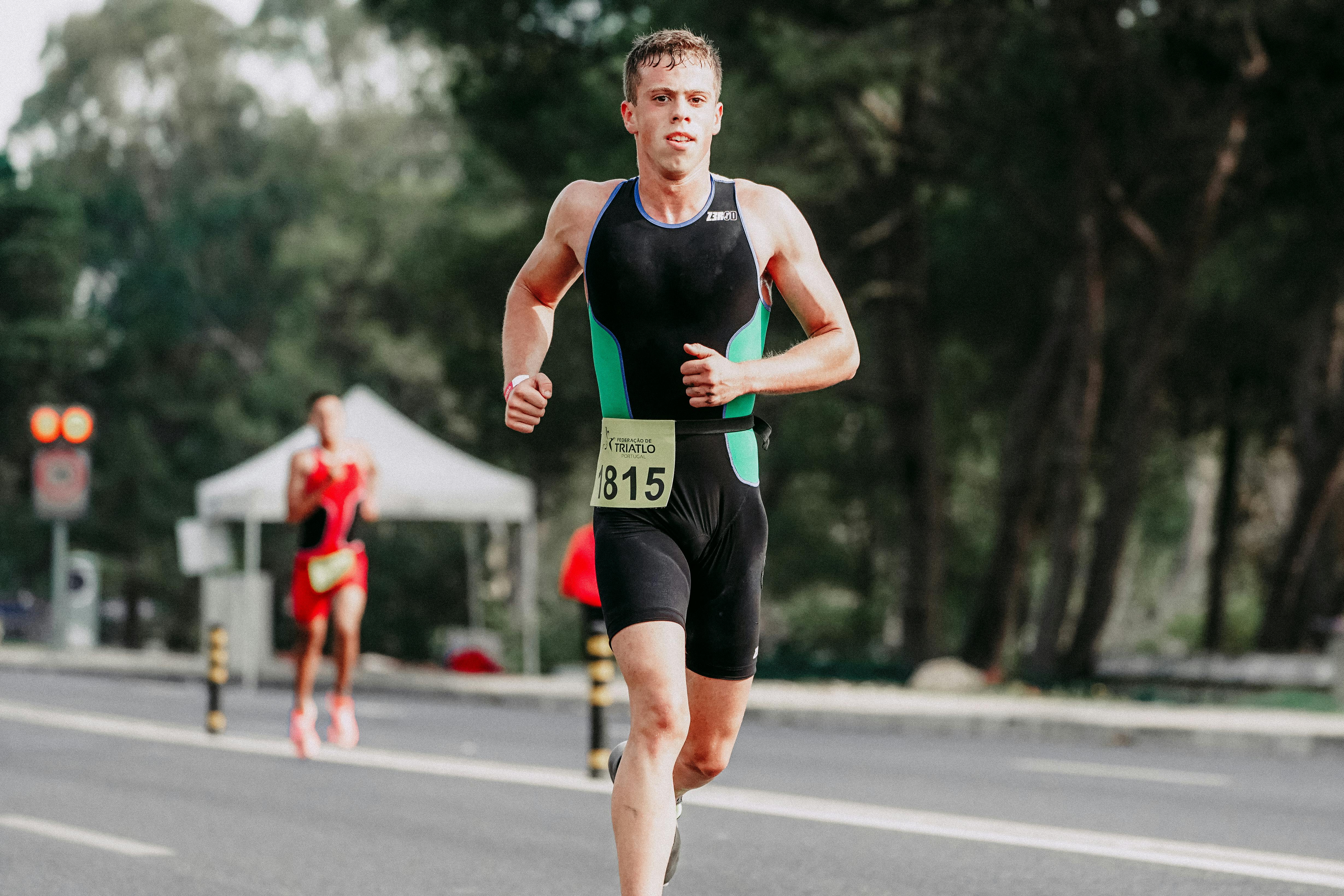 Focused slim runner on marathon in daytime · Free Stock Photo