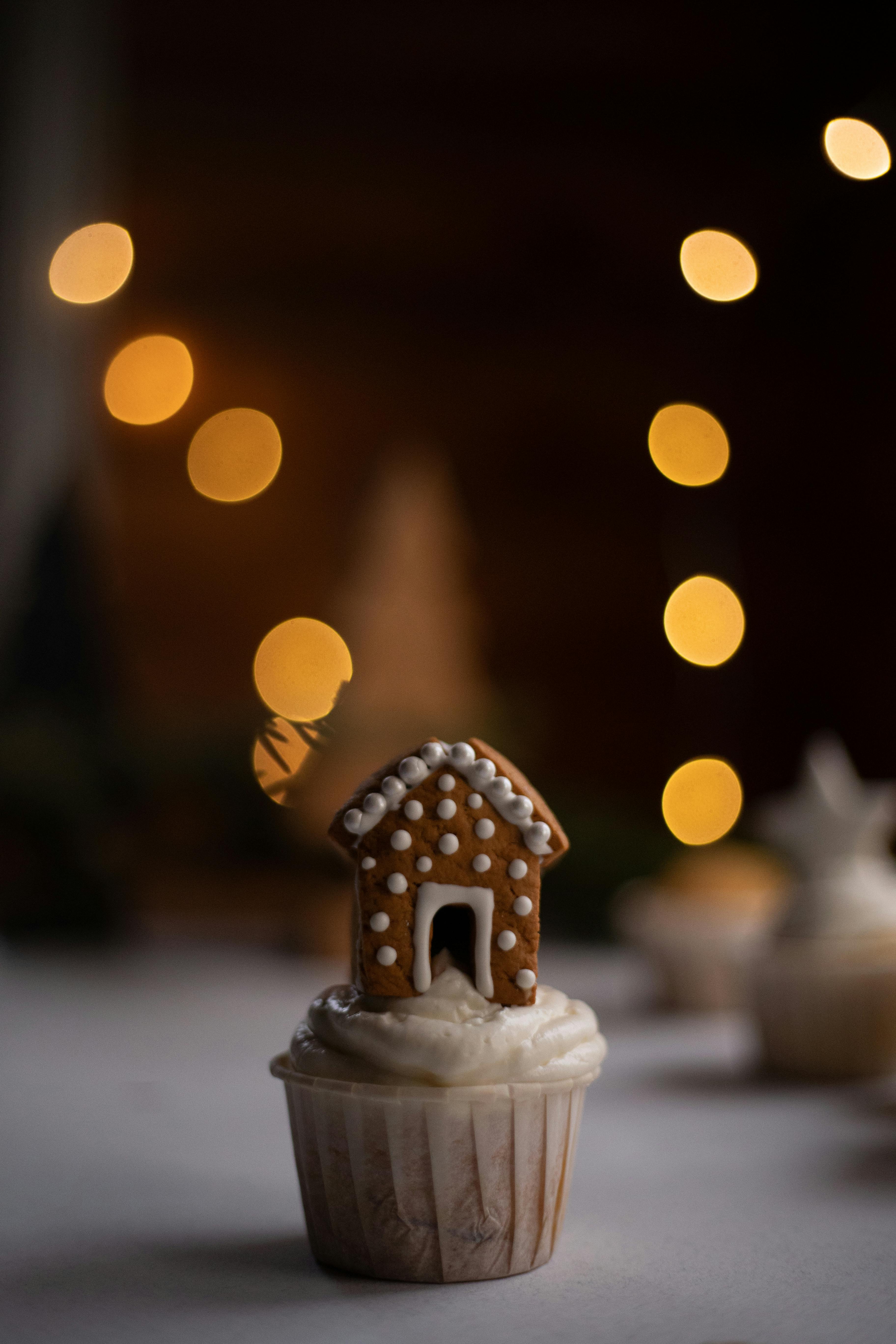 Close-up Photography of Gingerbread · Free Stock Photo
