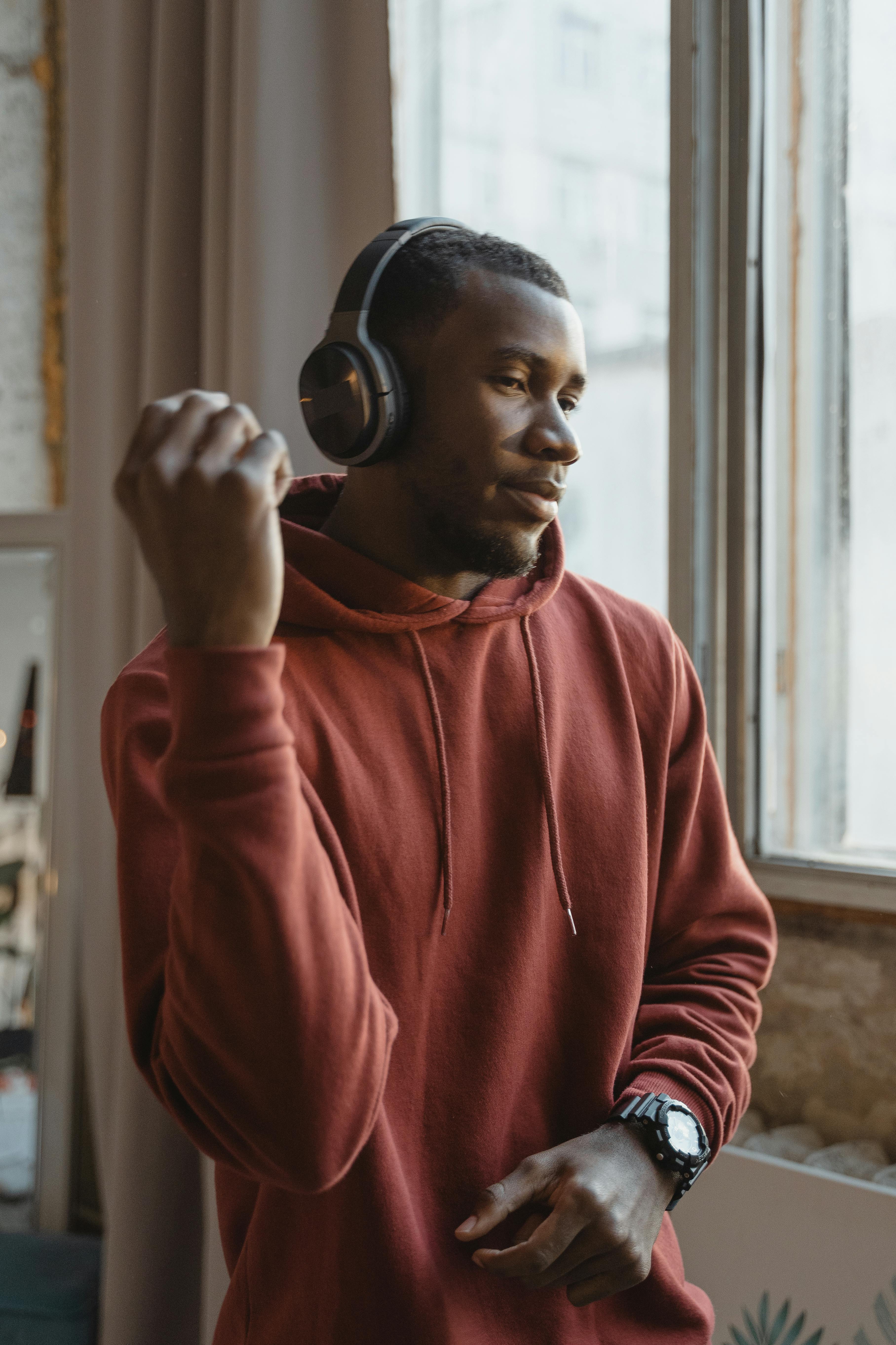 A Person Smiling Alone Photos, Download The BEST Free A Person Smiling ...