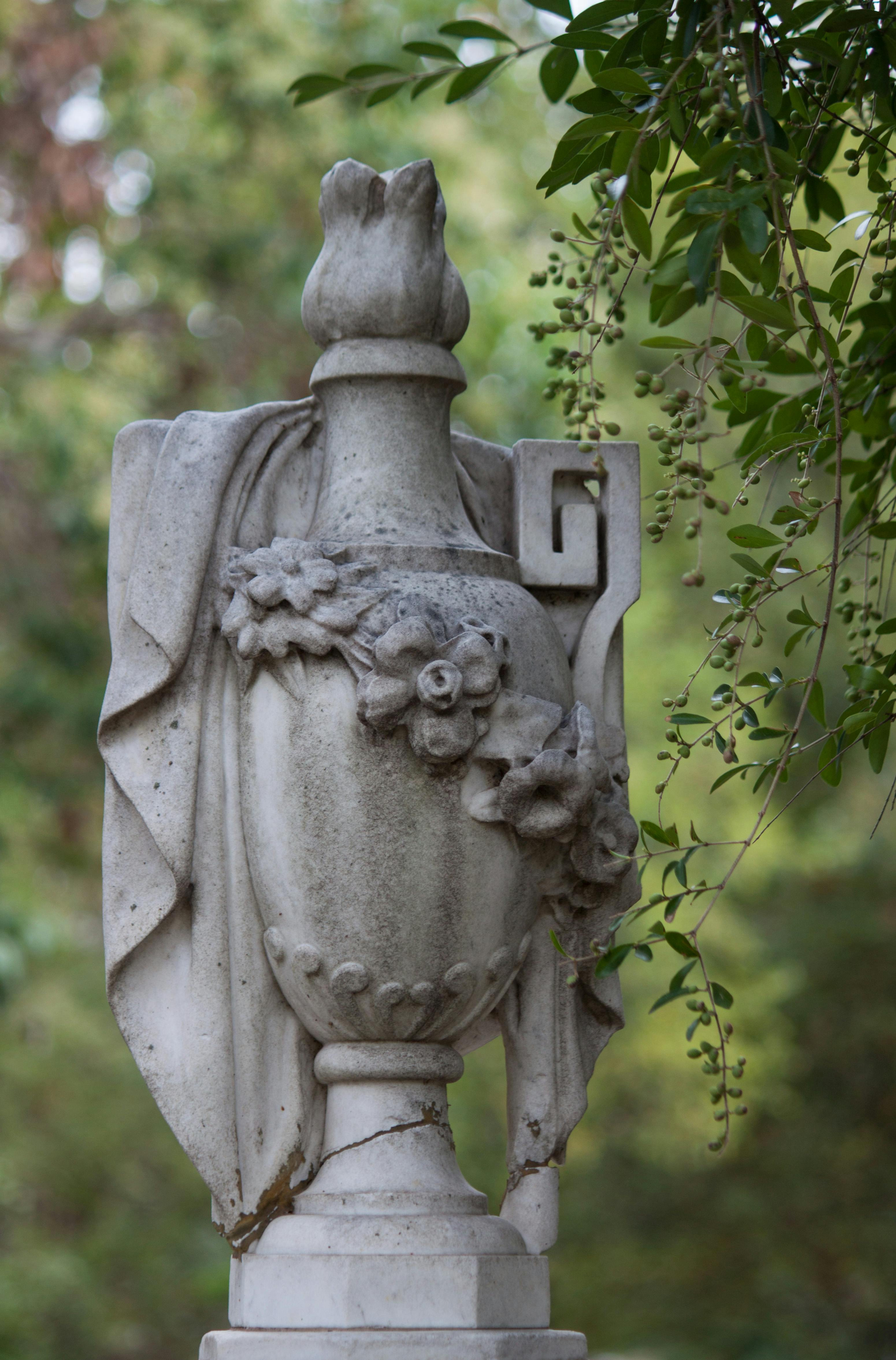 Statue of Vase · Free Stock Photo