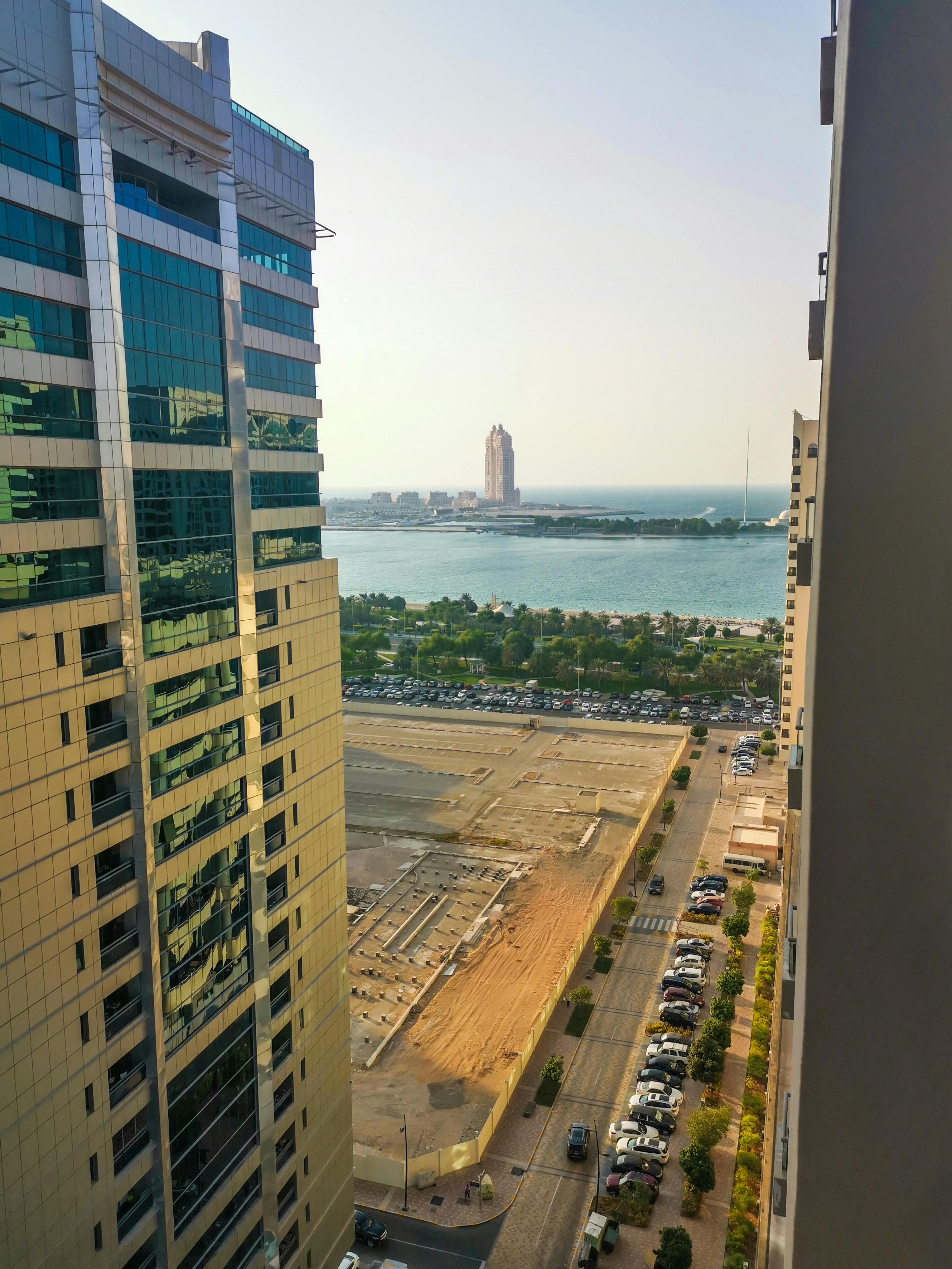 High Rise Building Near Body of Water · Free Stock Photo