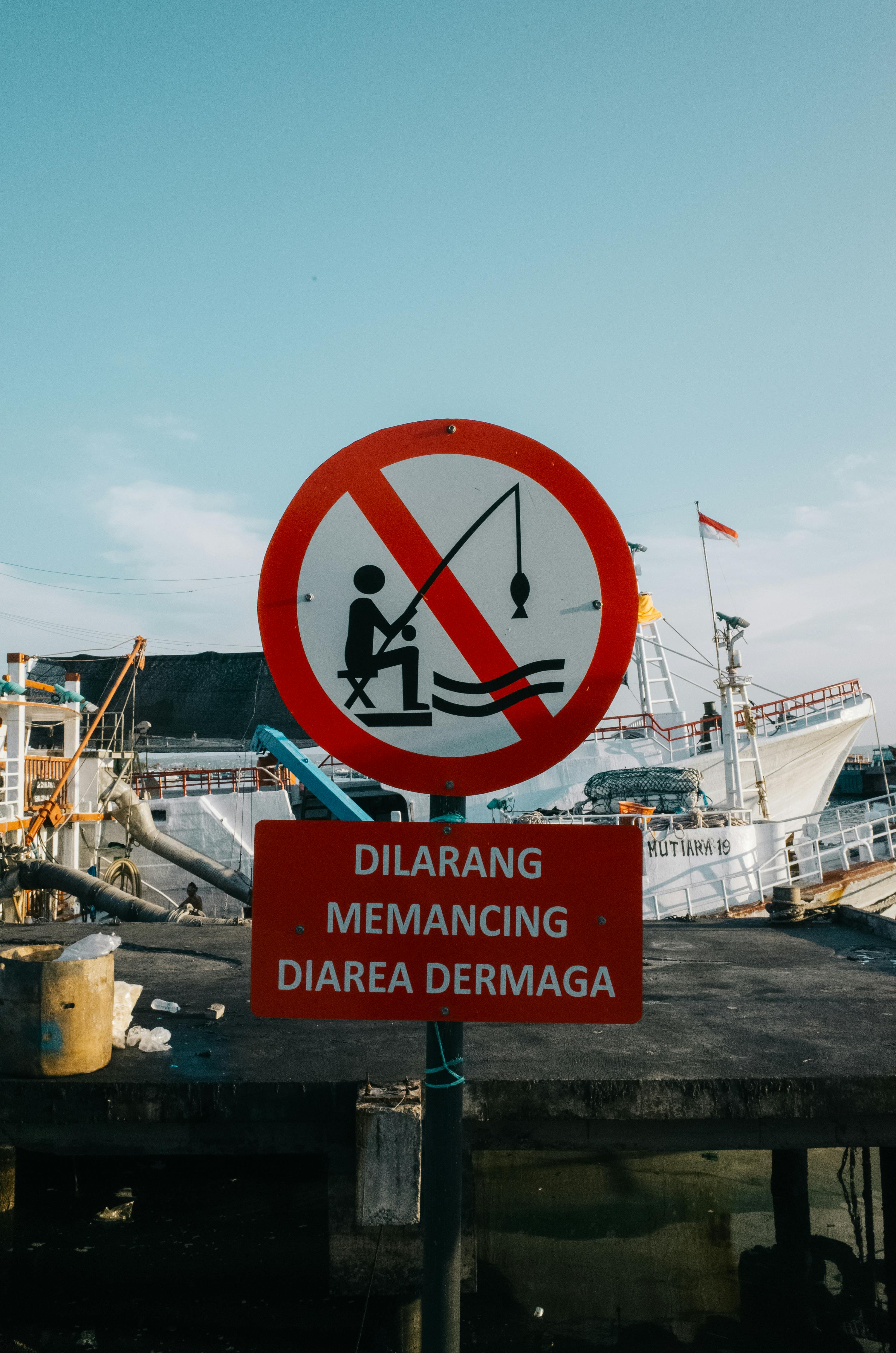 Red and White Signage · Free Stock Photo