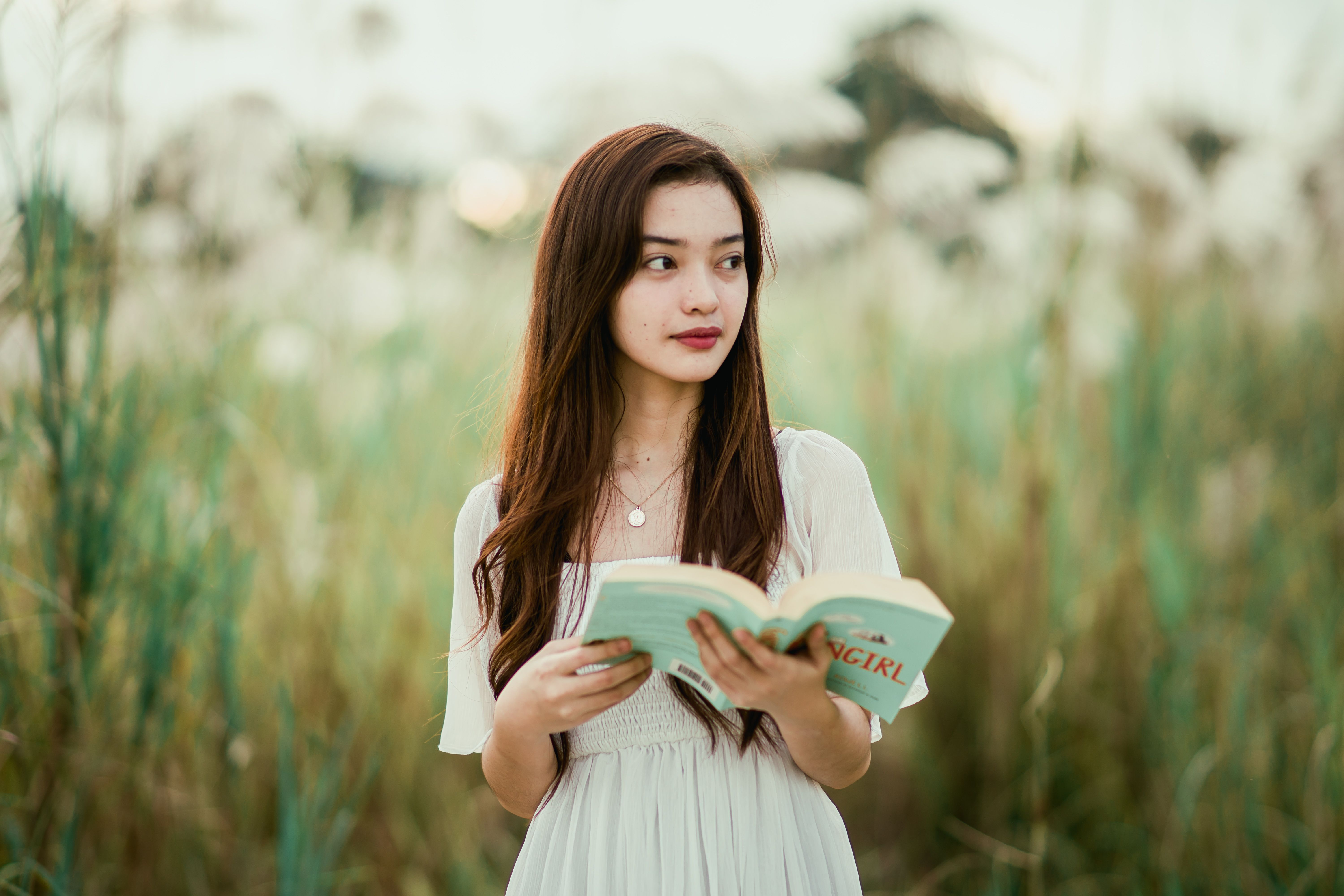 Contemplative Asian woman admiring countryside field in summer · Free ...