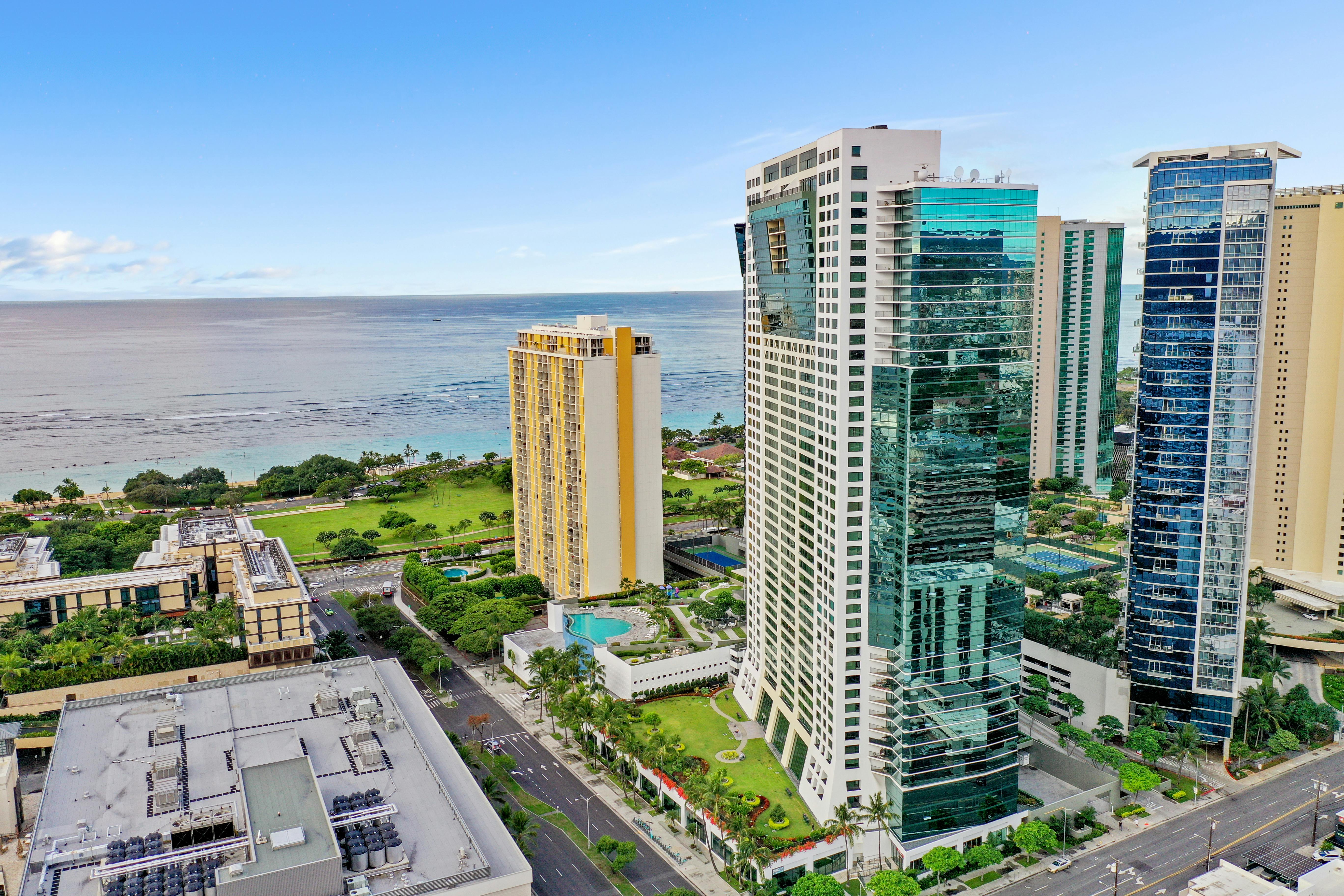 High Rise Buildings Near Body of Water · Free Stock Photo