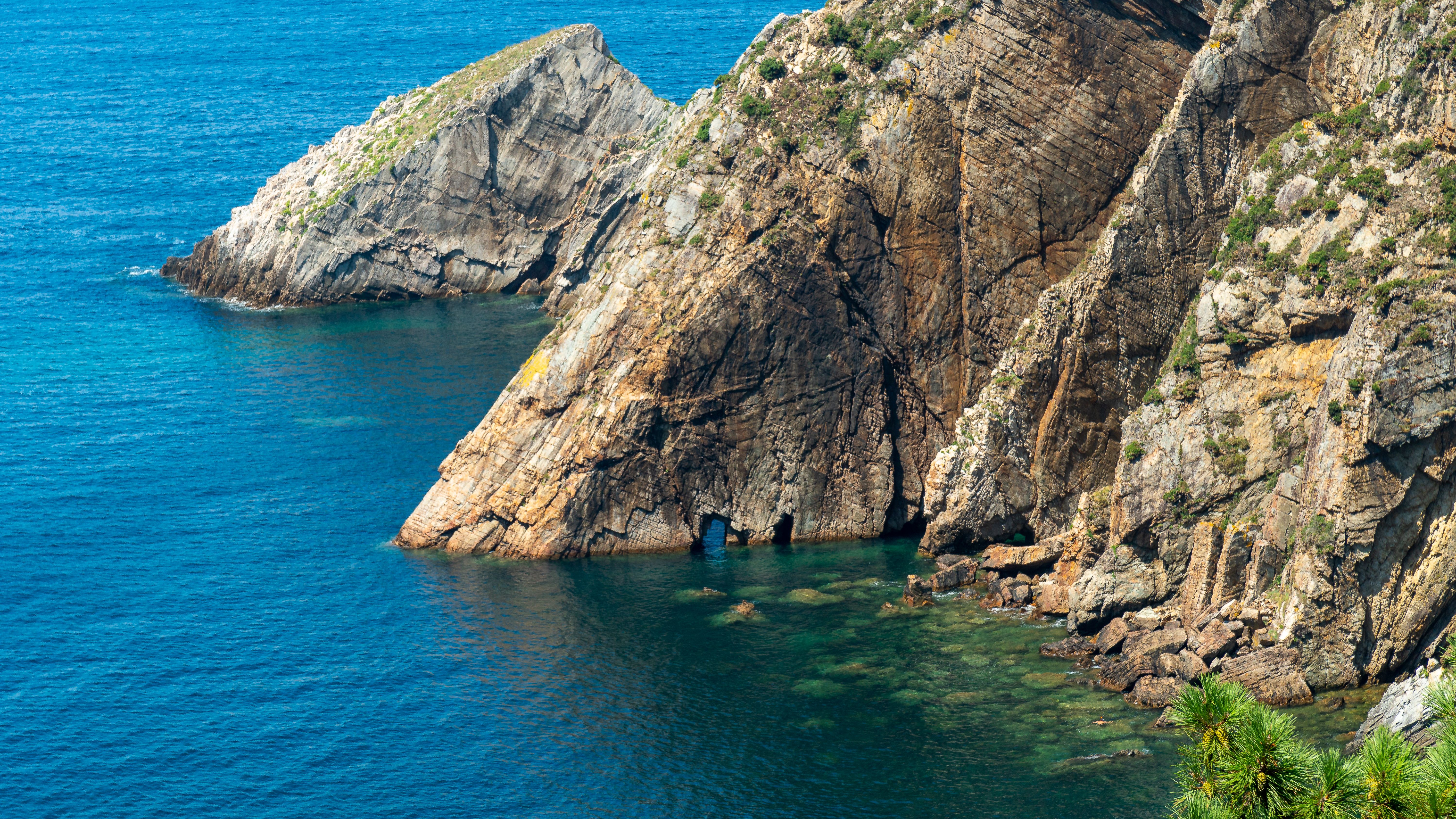 Seacoast with Cliffs · Free Stock Photo