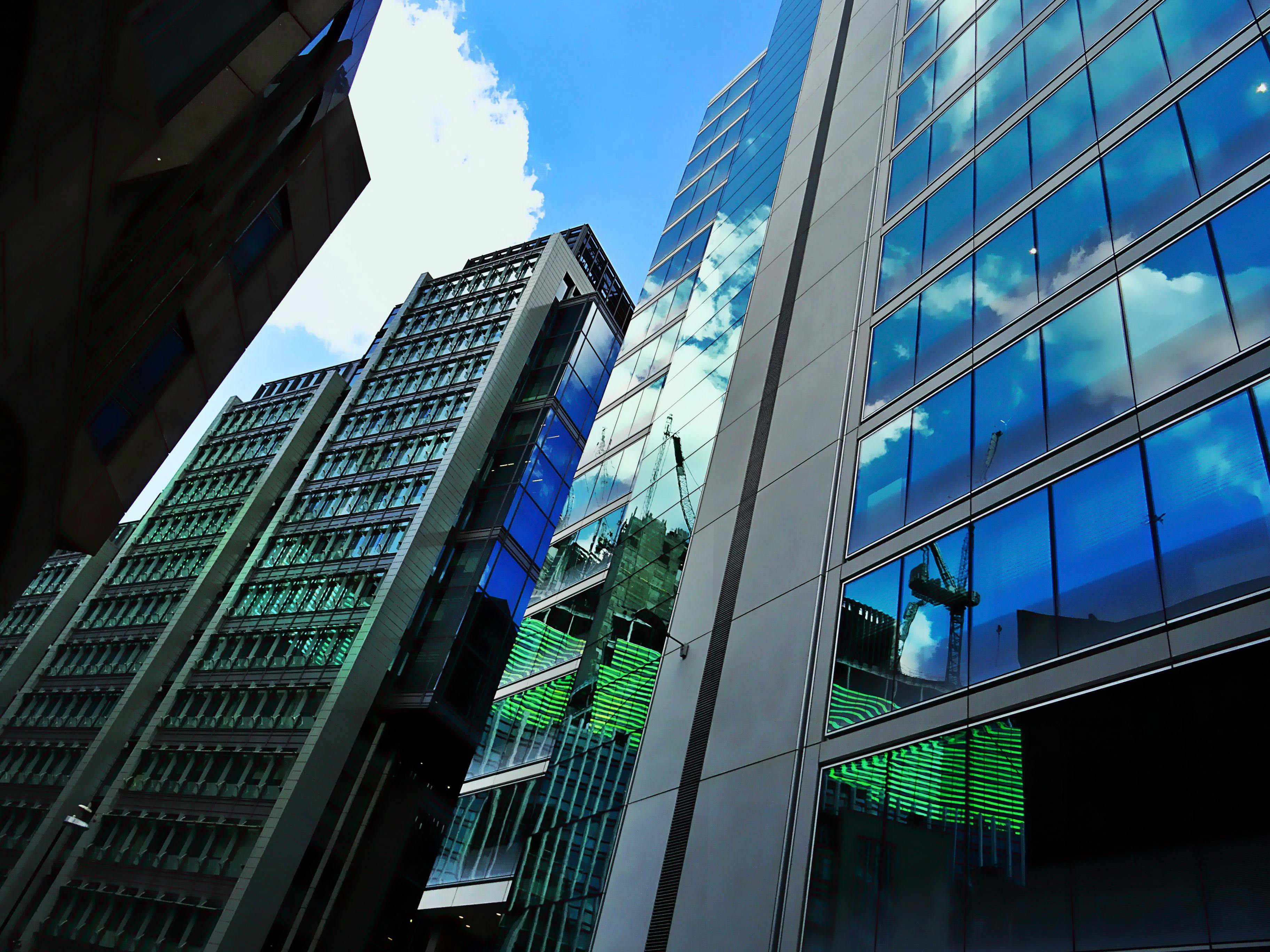 Green High-rise Building · Free Stock Photo