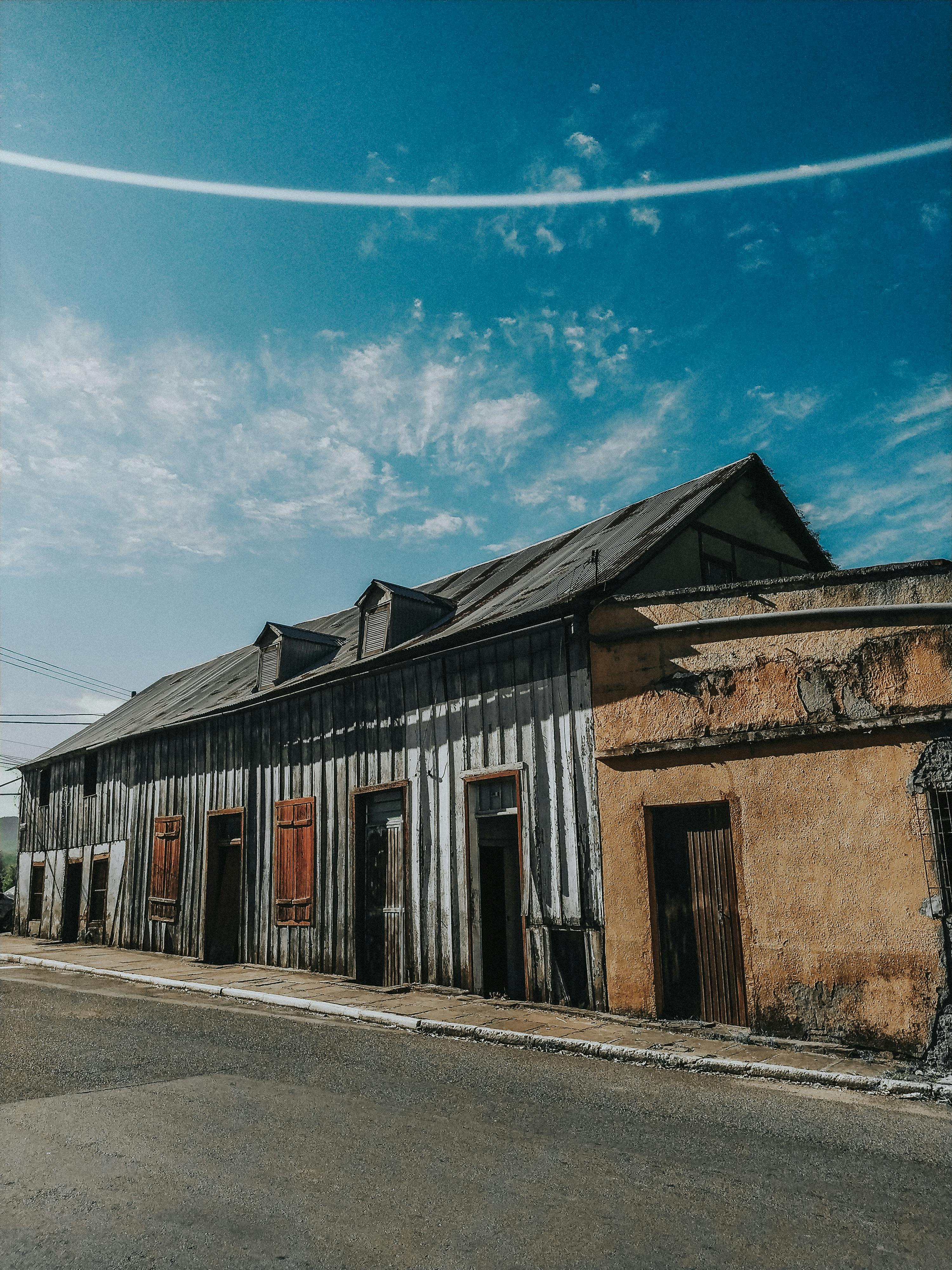 Aged shabby buildings in row · Free Stock Photo