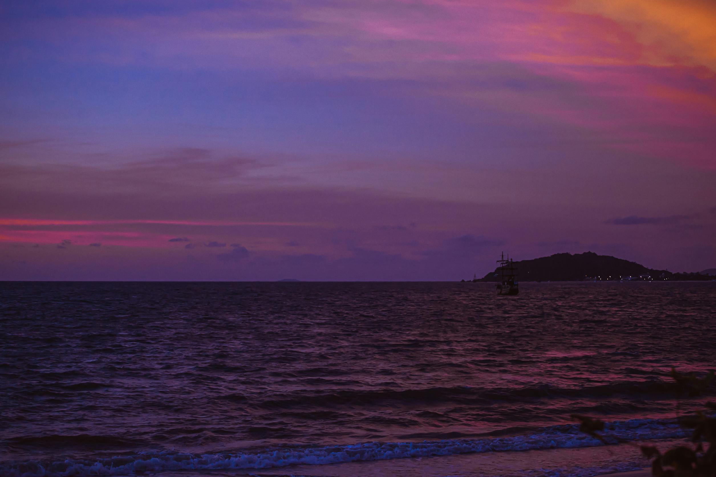 Body of Water during Sunset · Free Stock Photo