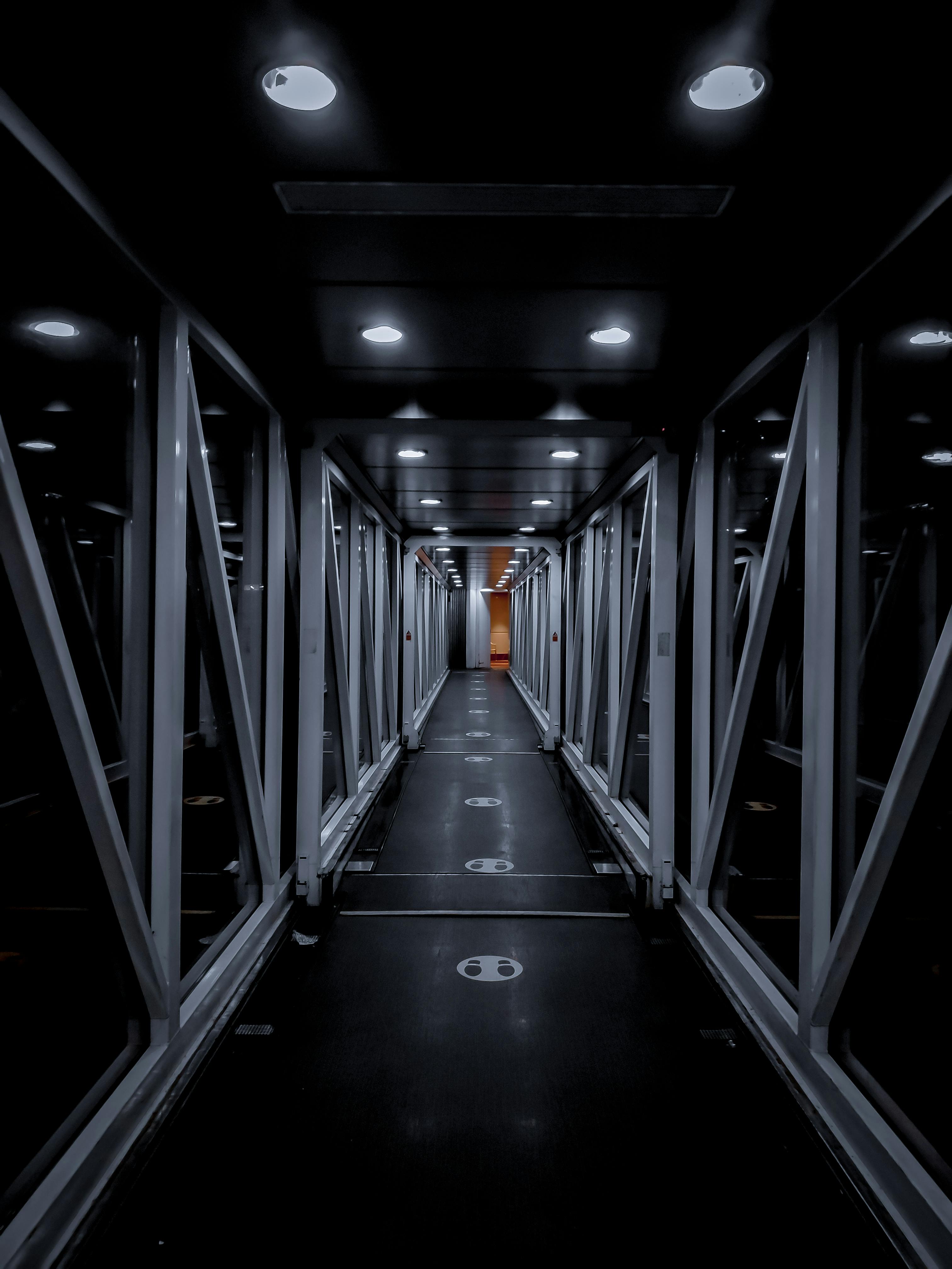 Empty Hallway · Free Stock Photo