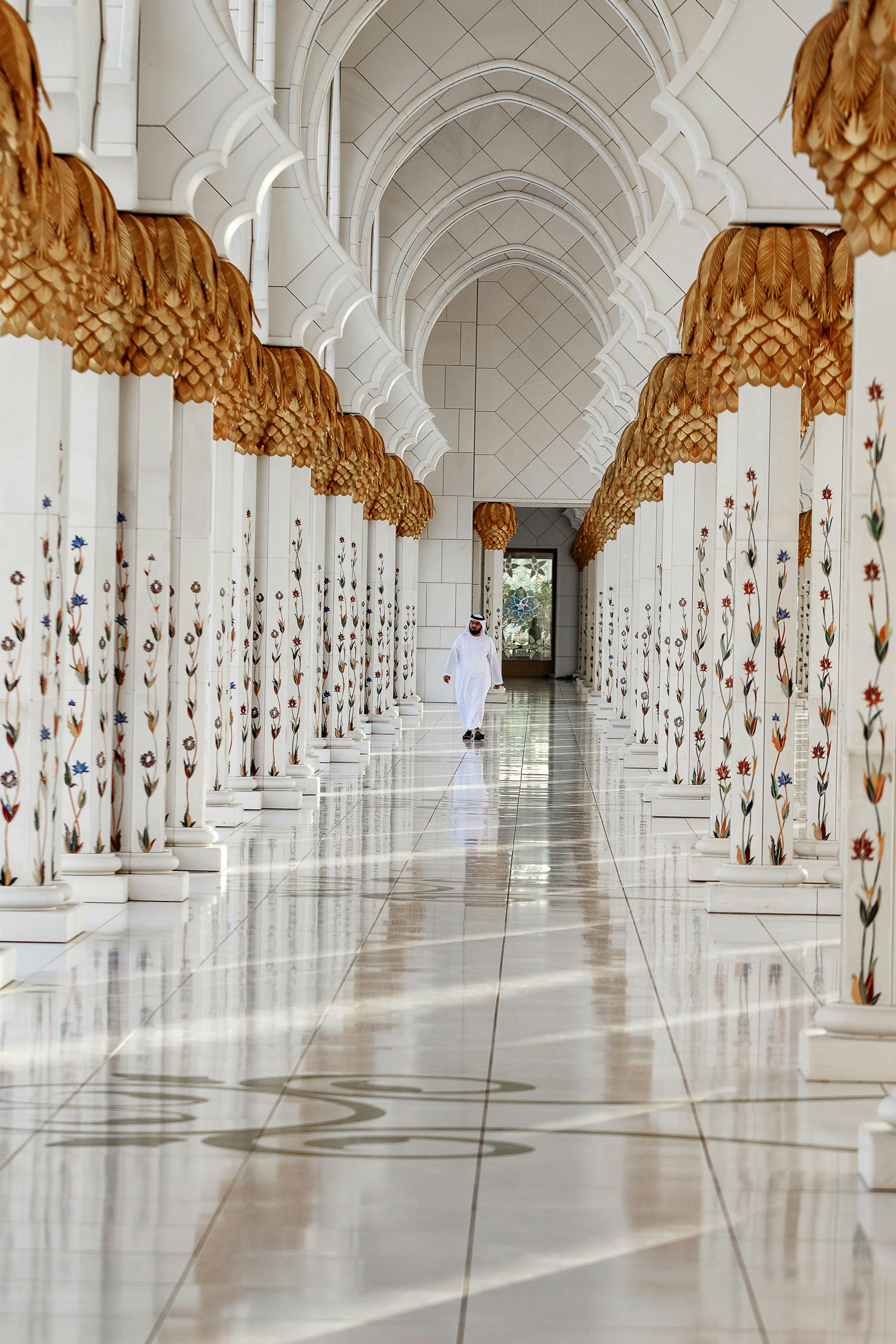 Hallway of the Sheikh Zayed Grand Mosque, Abu Dhabi · Free Stock Photo