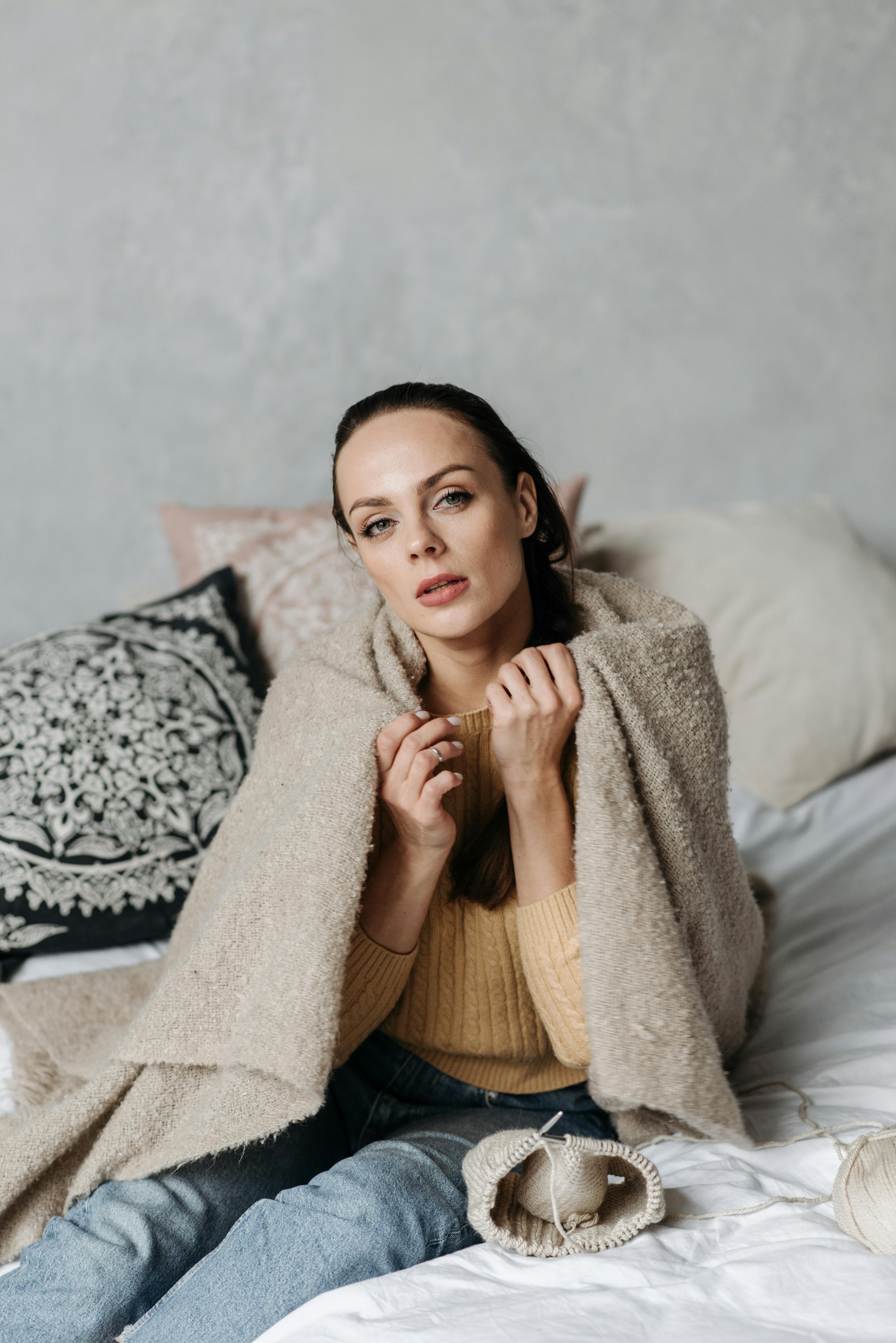 Beautiful Women Knits Soft Sliky Fashion Model Photos, Download The ...