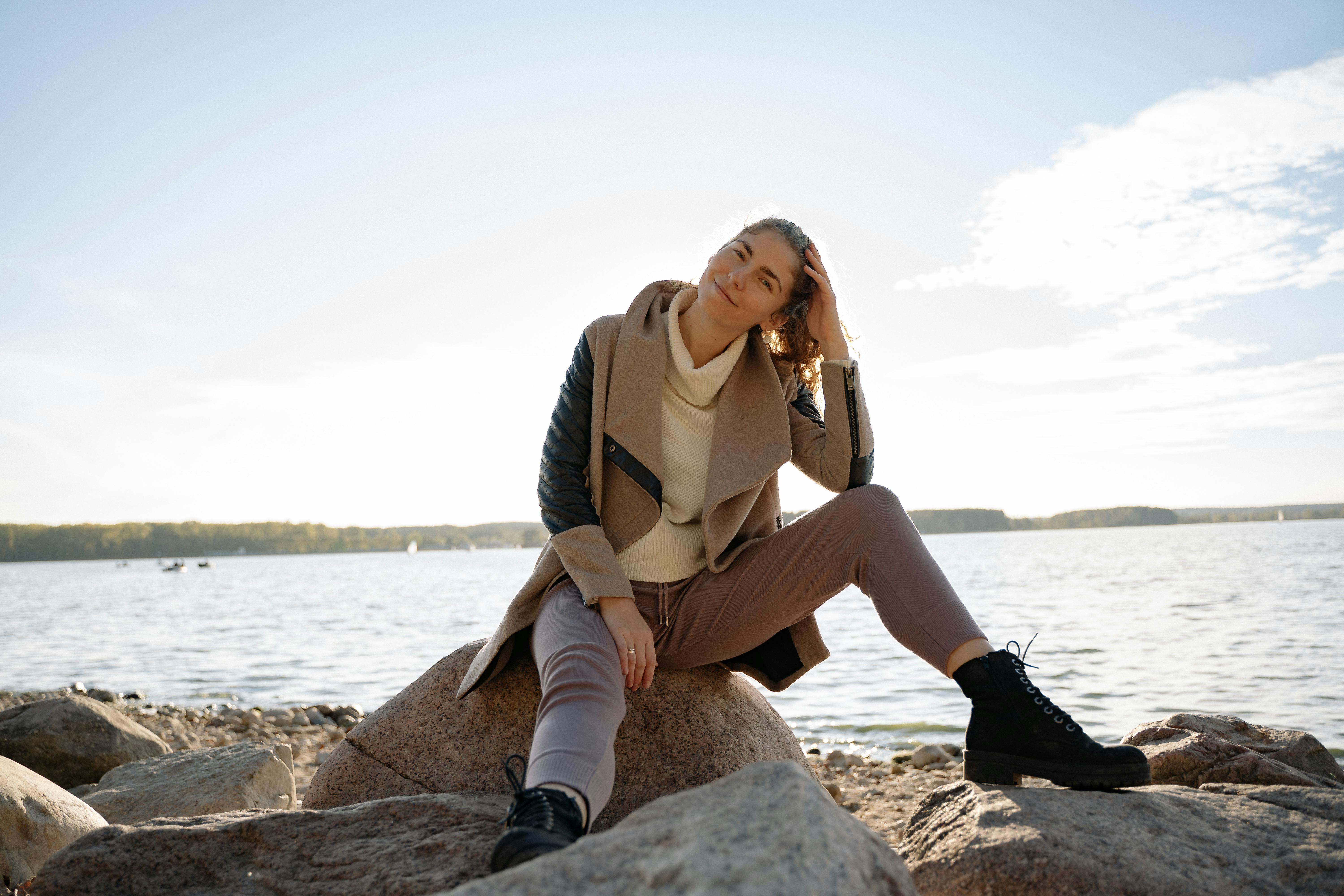 100,000+ Best Sitting Photos · 100% Free Download · Pexels Stock Photos