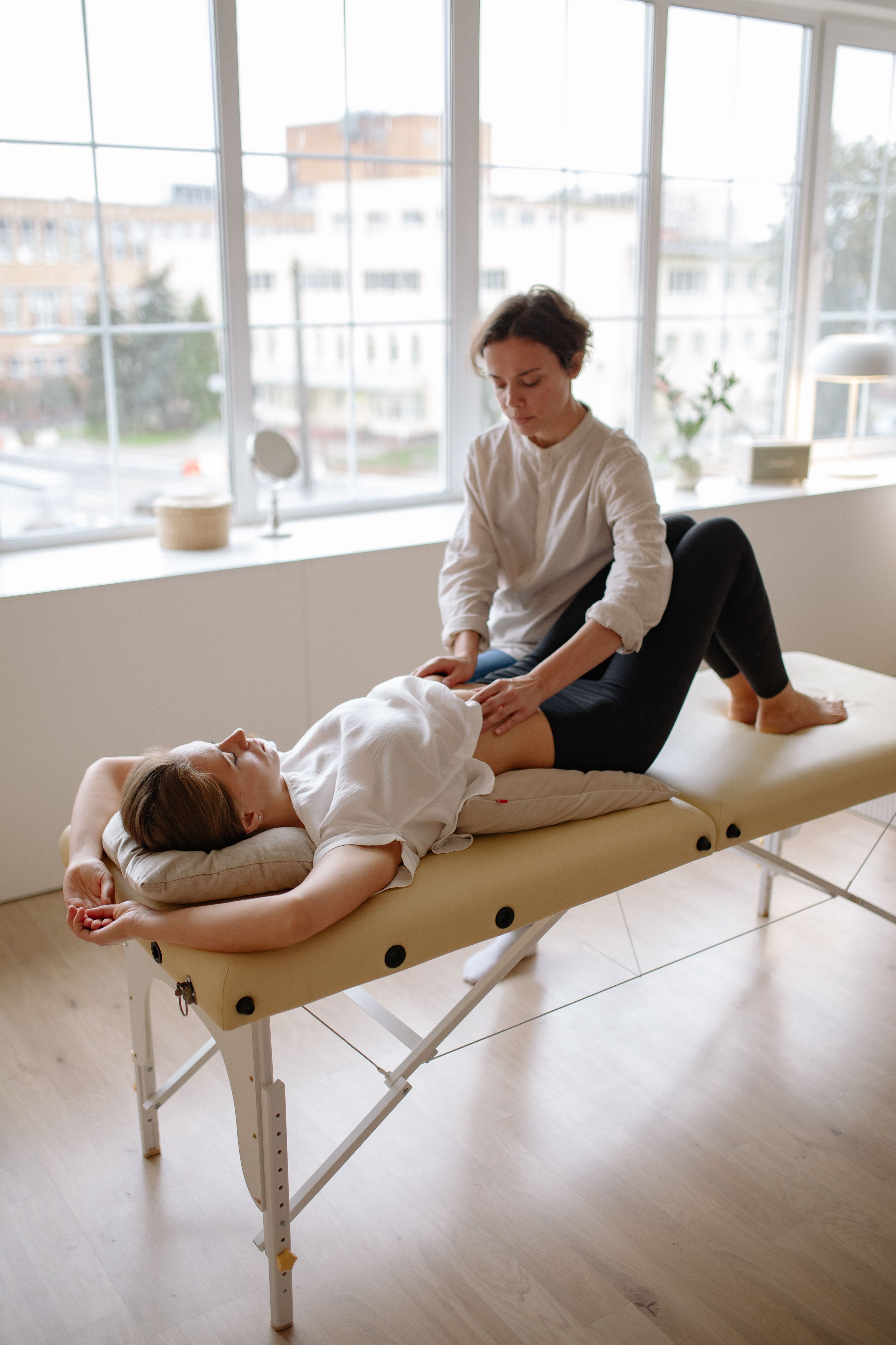 Photo gratuite de bougies, femme, massage, masser, massothérapeute ...