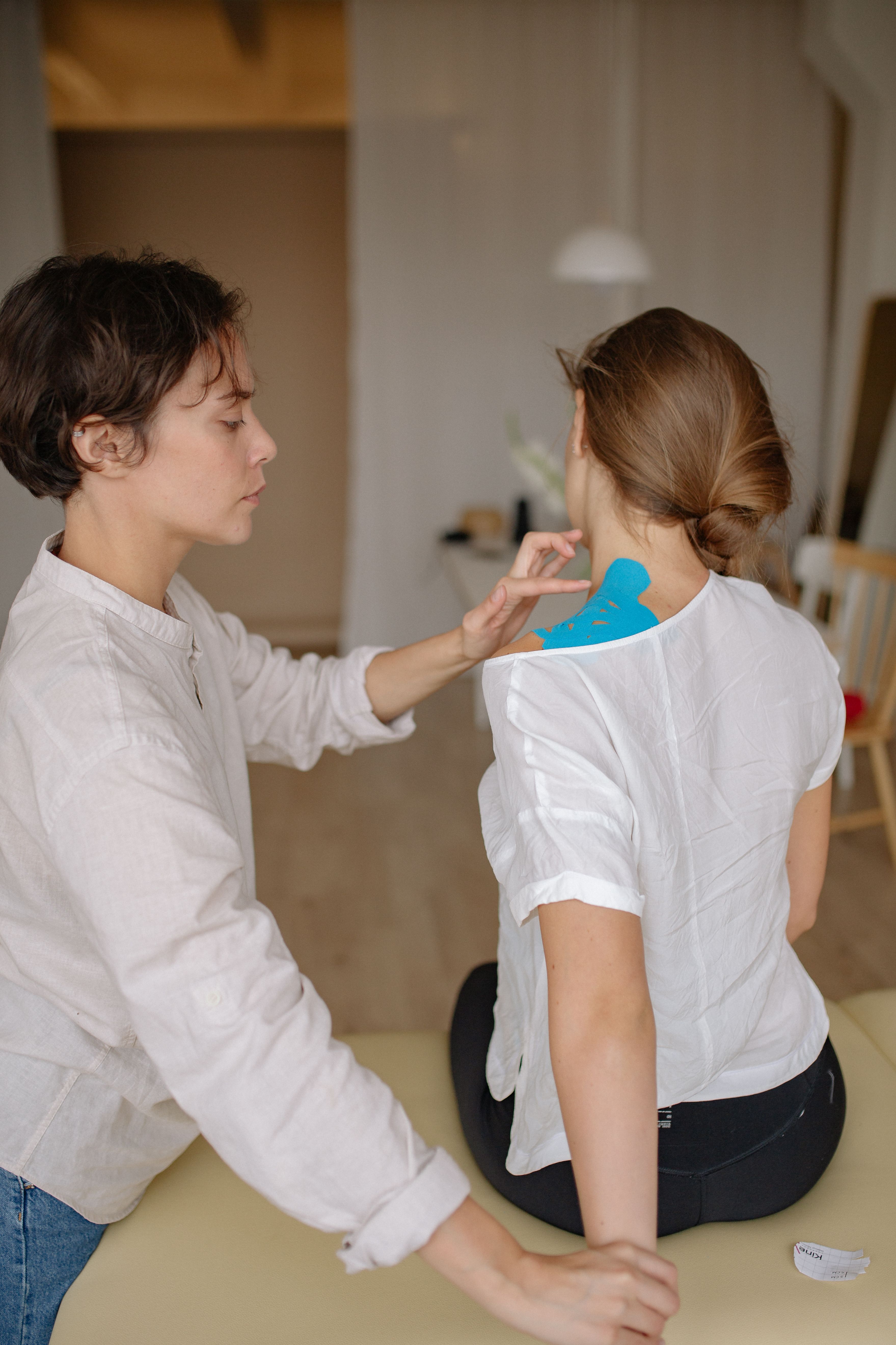 Shoulder Massage Photos, Download The BEST Free Shoulder Massage Stock ...