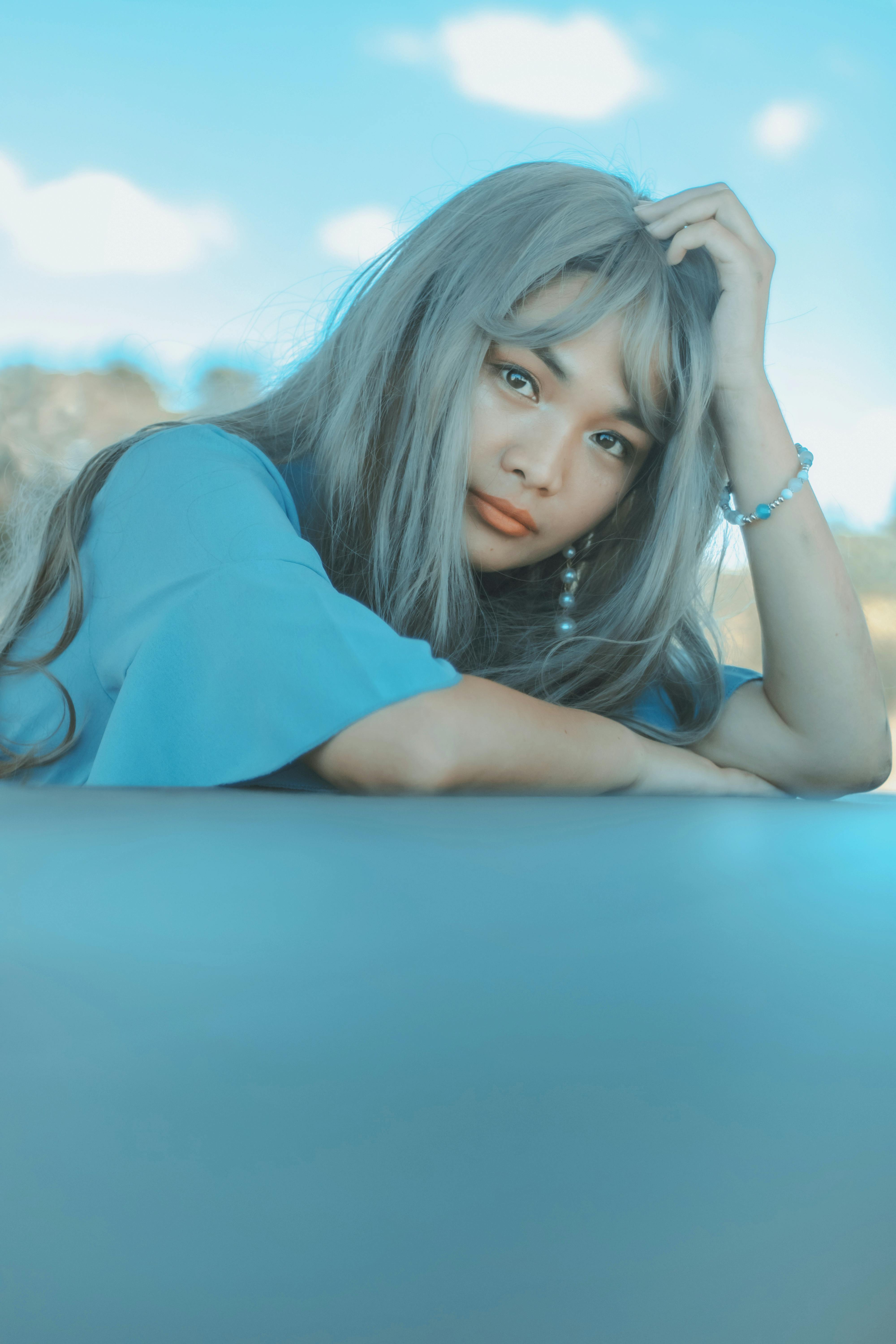 Lean On Table Photos, Download The BEST Free Lean On Table Stock Photos ...