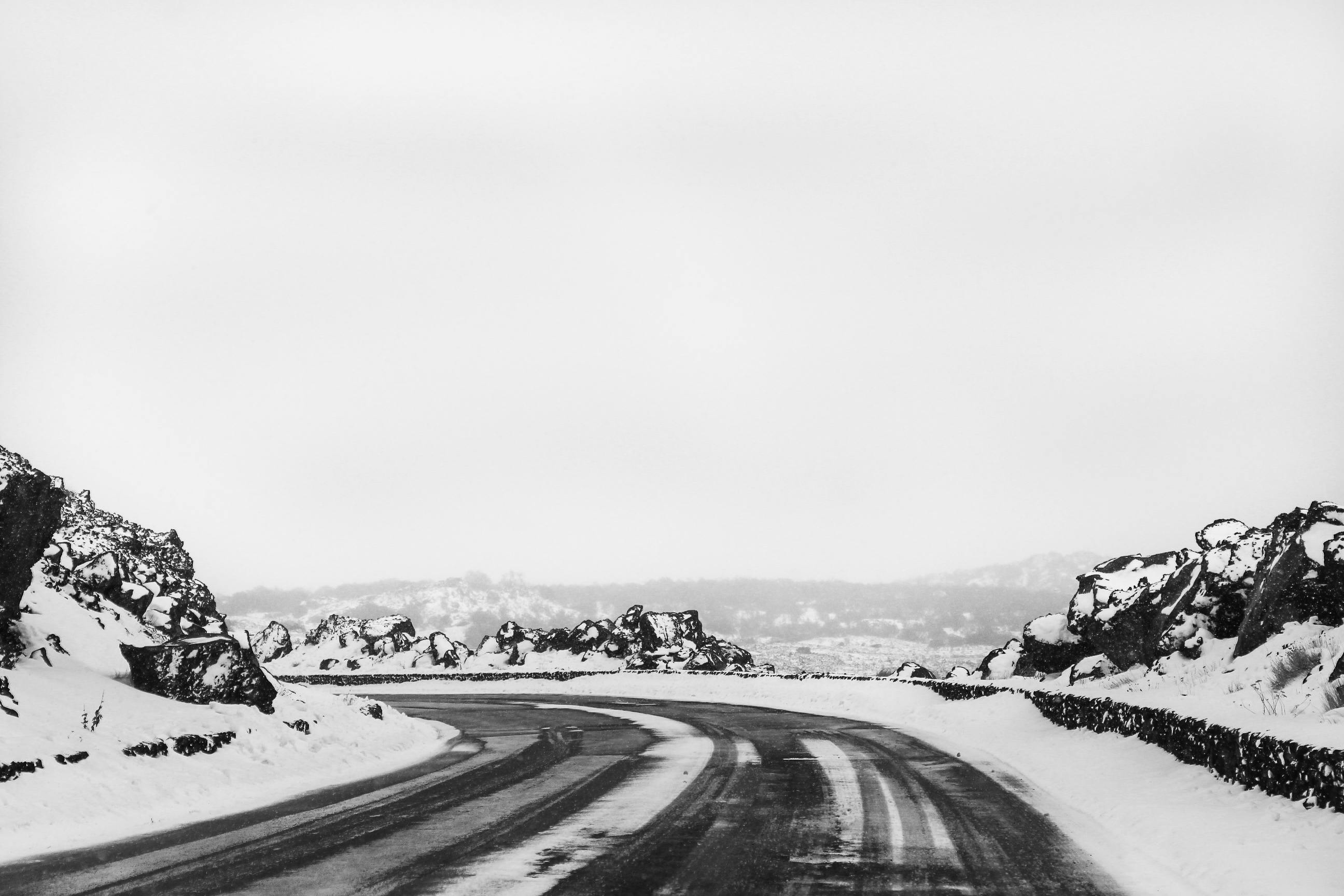 Empty Curved Road during Winter · Free Stock Photo