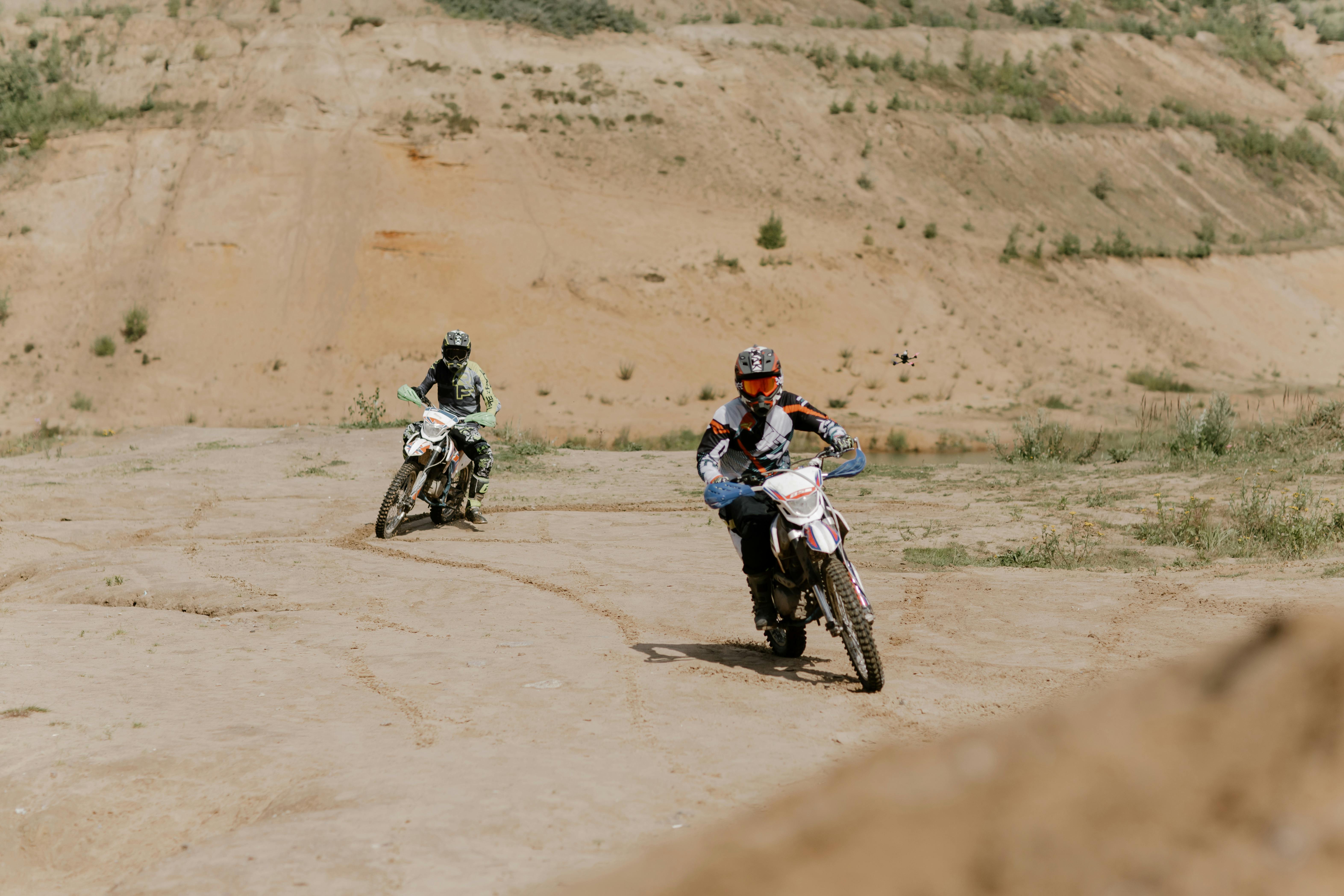 Dirt Bikers Riding Dirt Bikes on Dessert · Free Stock Photo