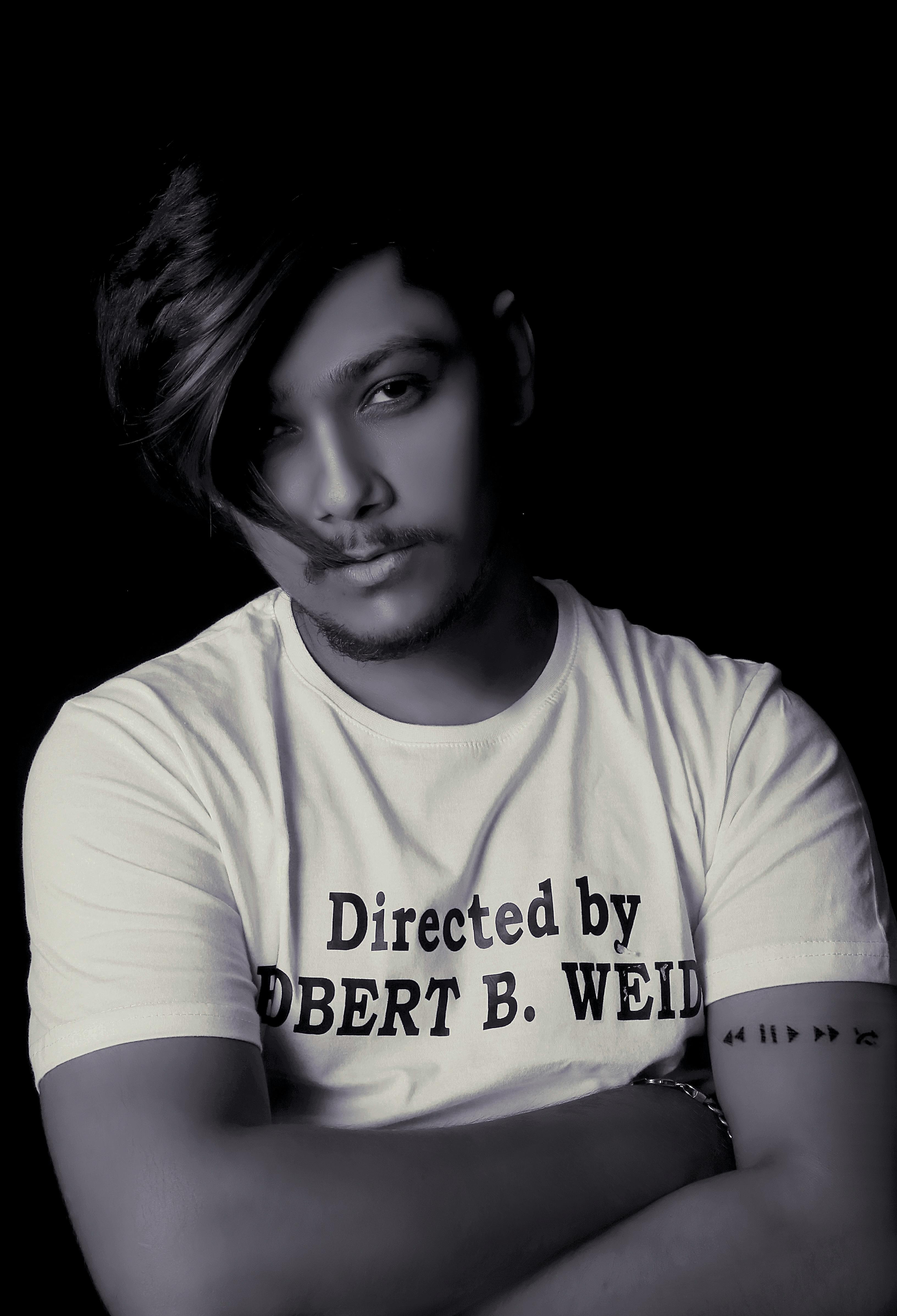 Man in White Crew Neck T-shirt · Free Stock Photo