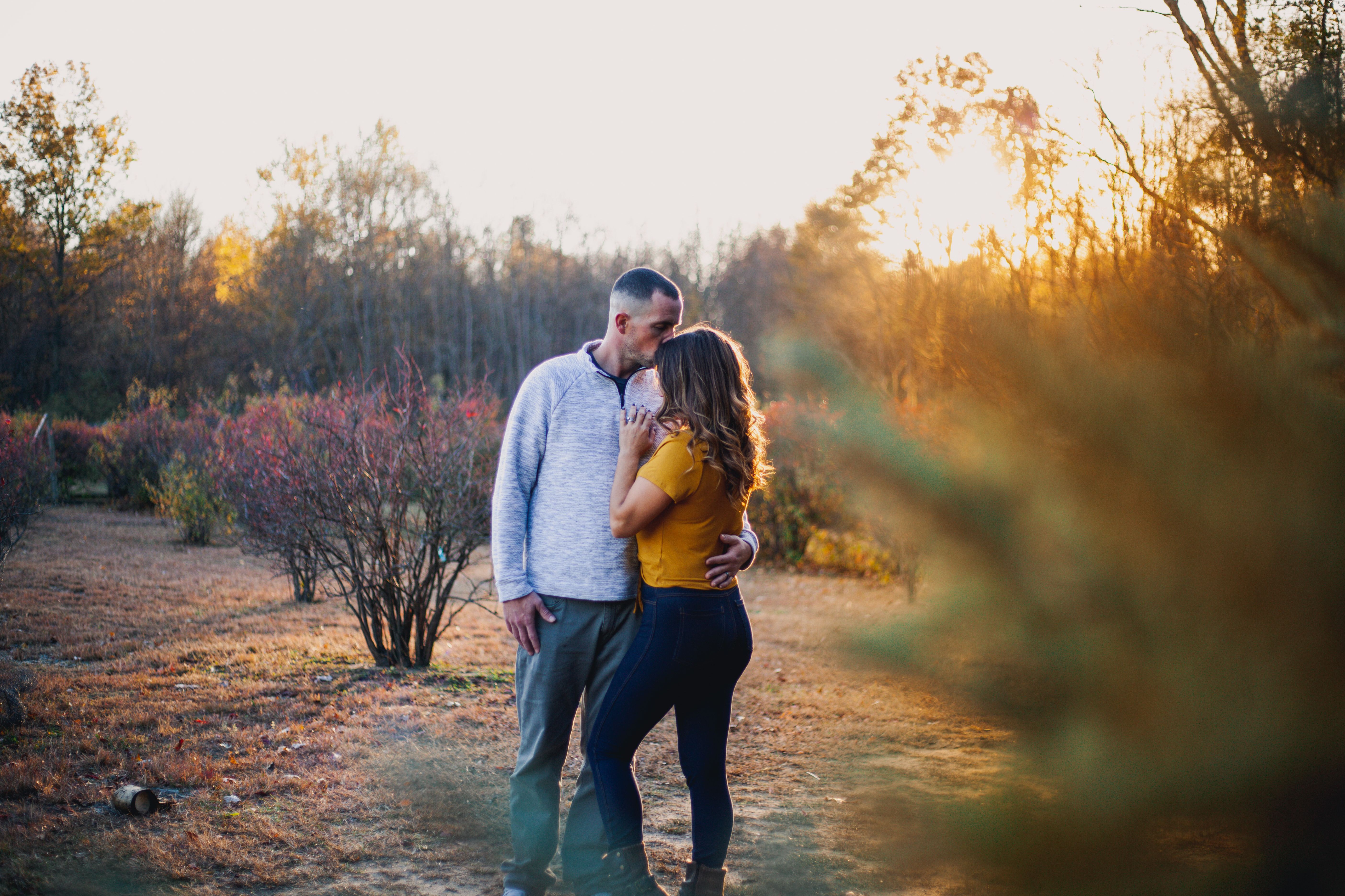 Romantic couple kissing in nature · Free Stock Photo