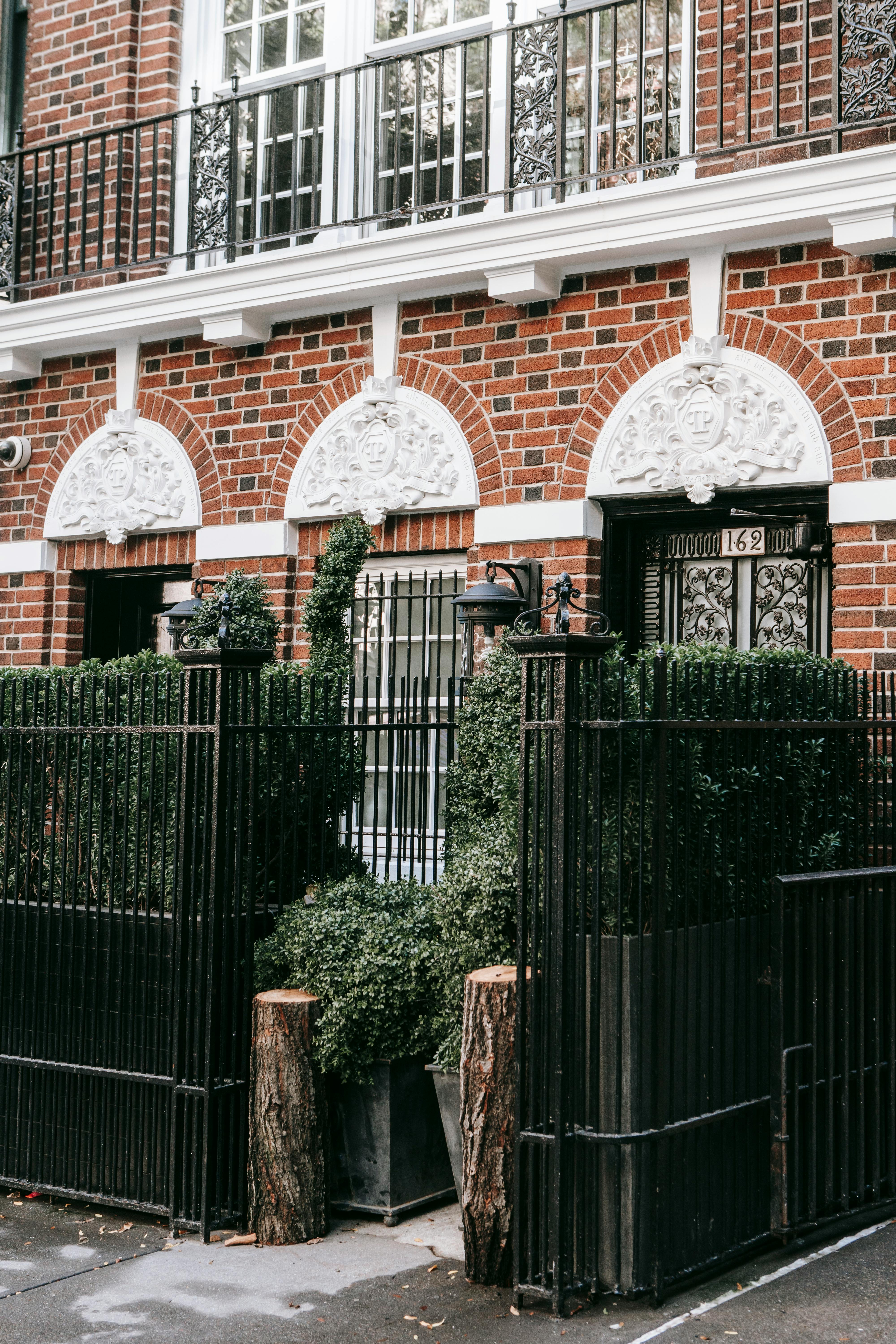 White Concrete Building · Free Stock Photo