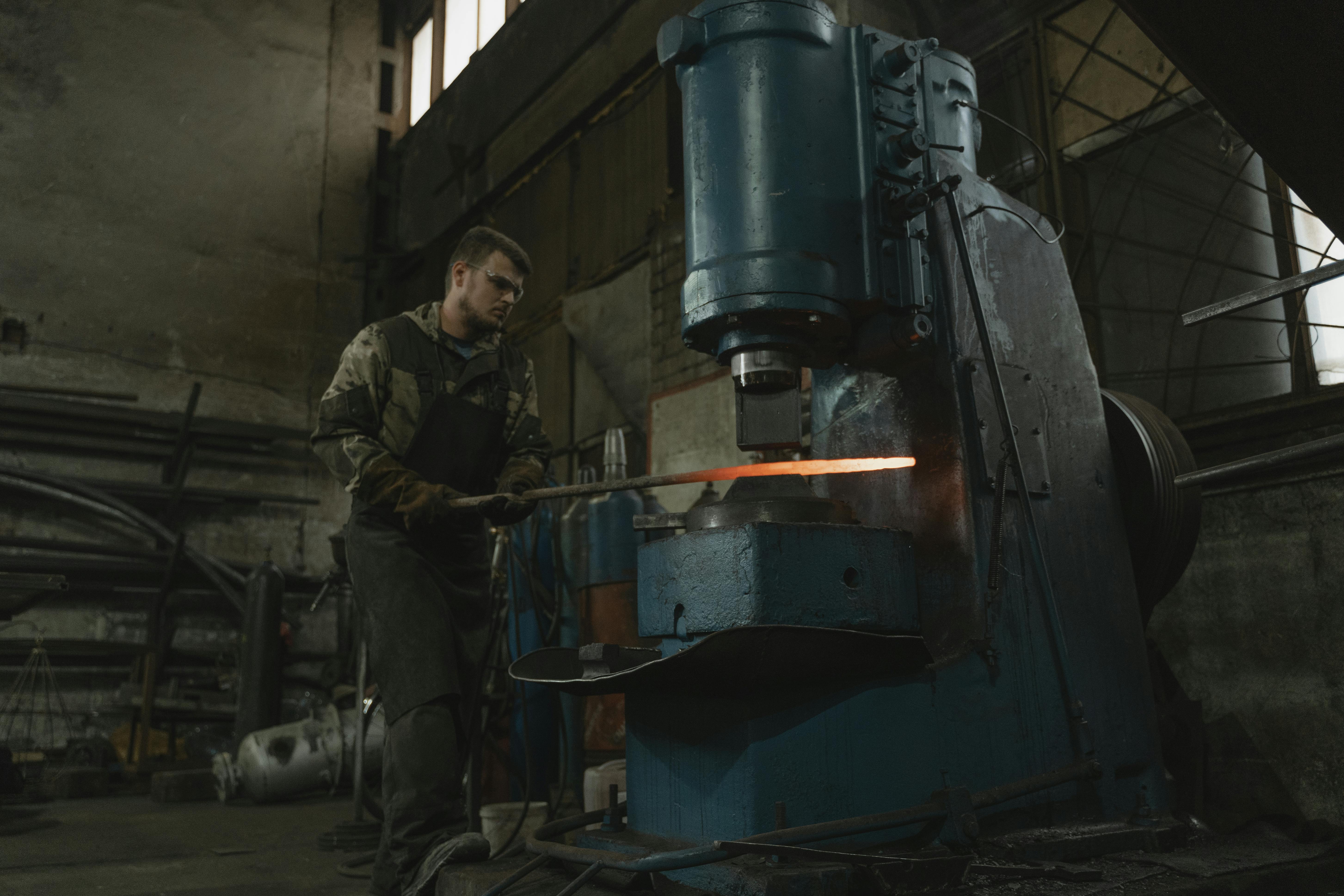 Forging A Bar Photos, Download The BEST Free Forging A Bar Stock Photos ...