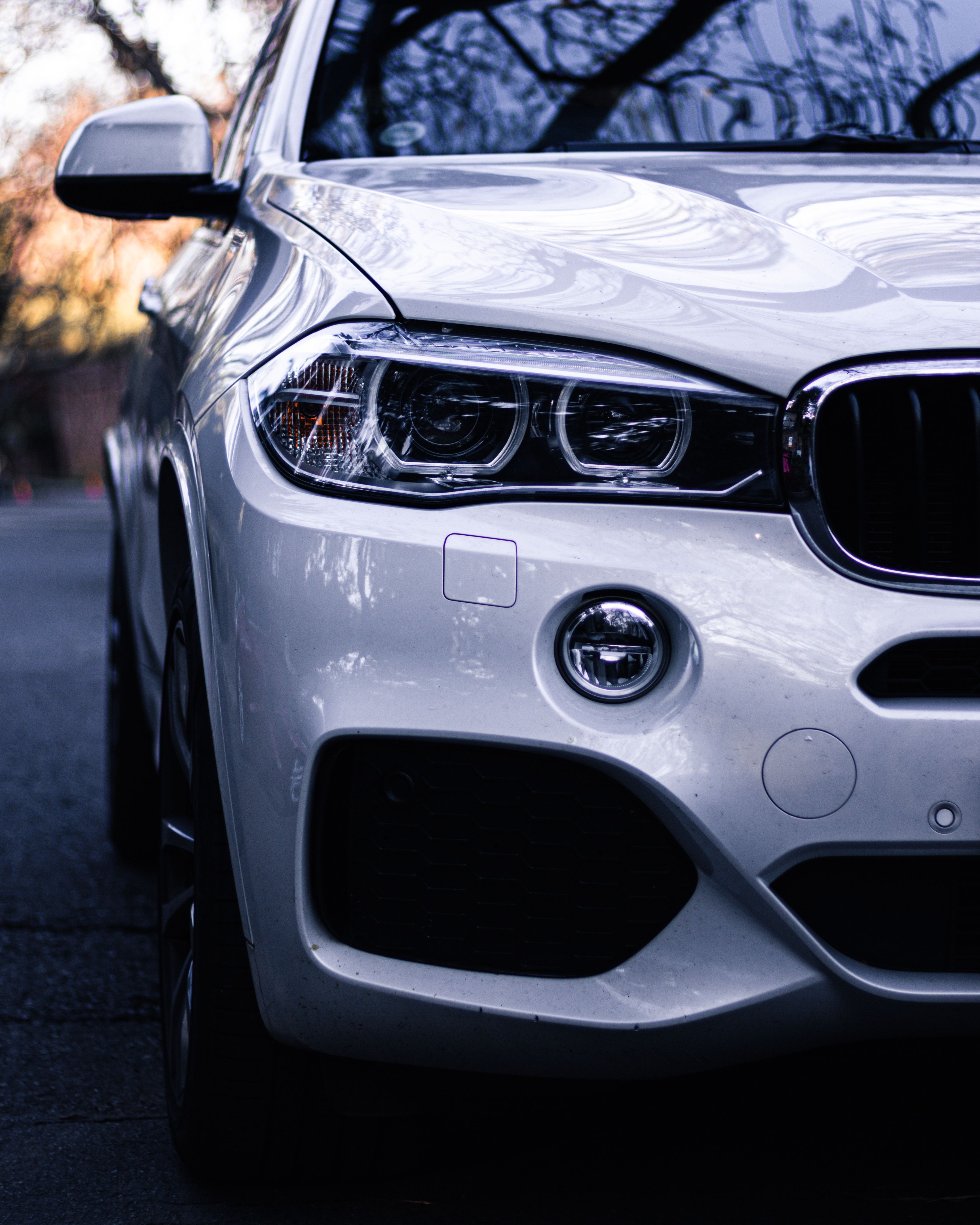 Close-Up Shot of White Car · Free Stock Photo