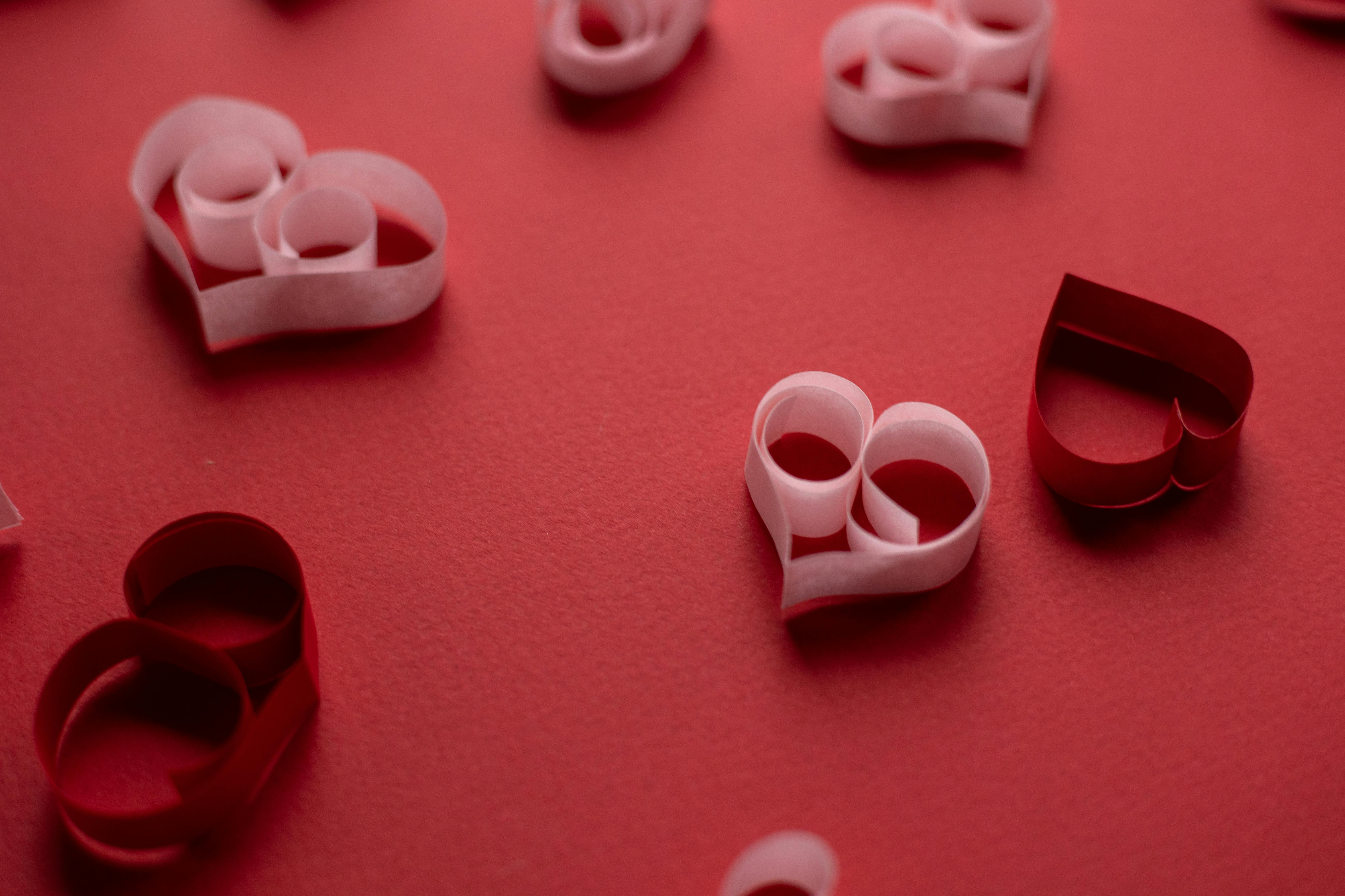 Composition of red paper hearts · Free Stock Photo