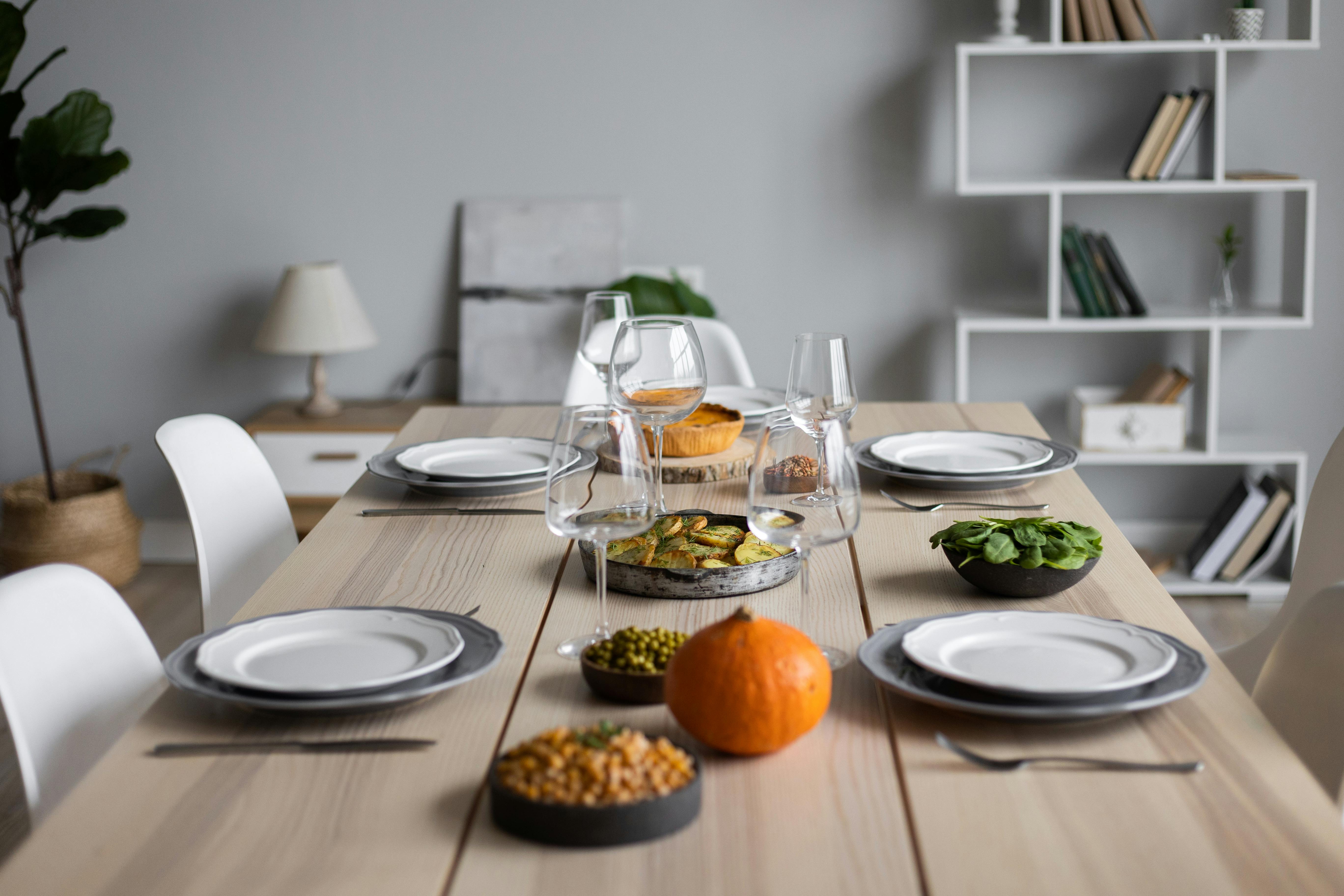 Table served with meals for guests · Free Stock Photo