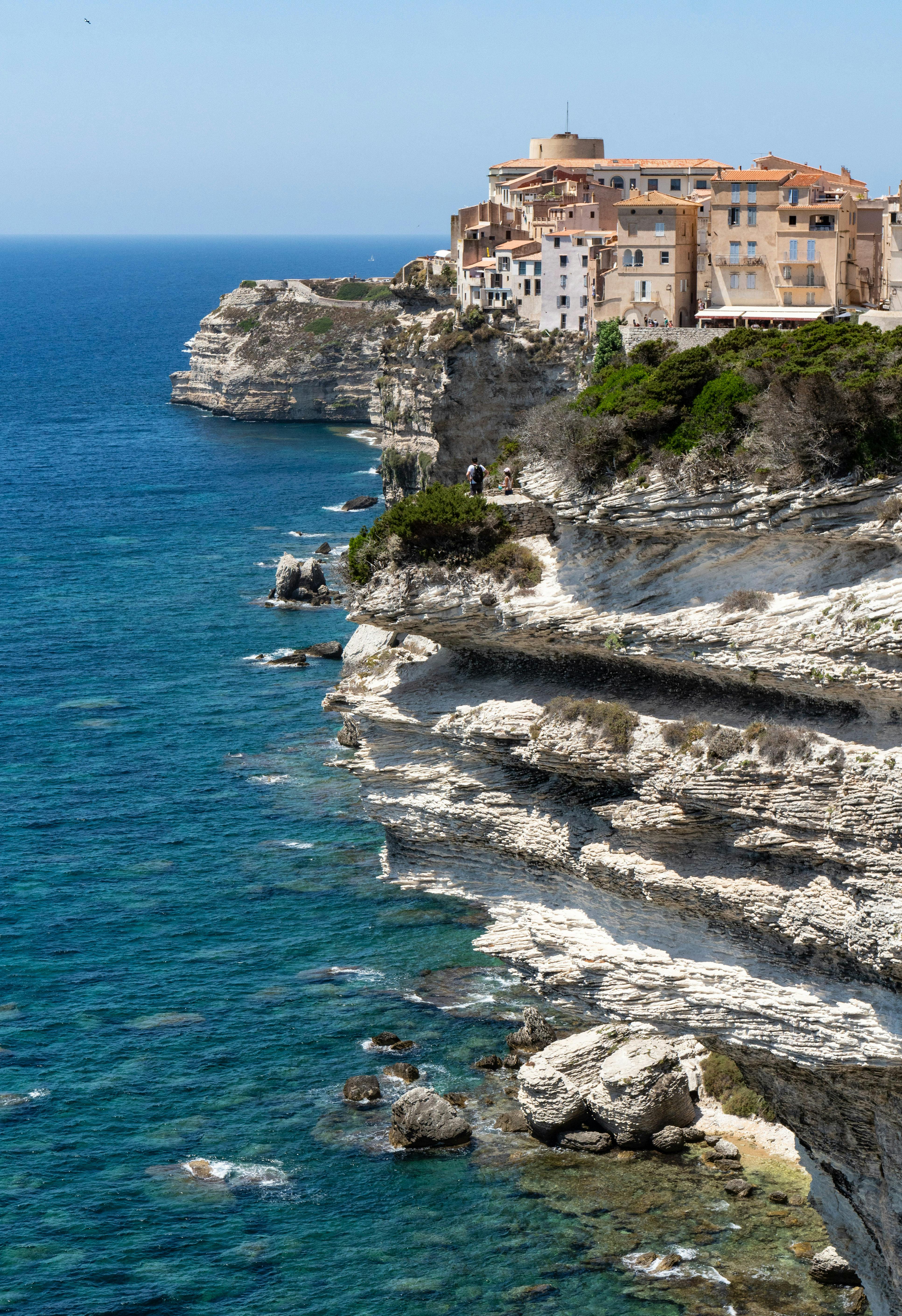 Village on the Cliff · Free Stock Photo