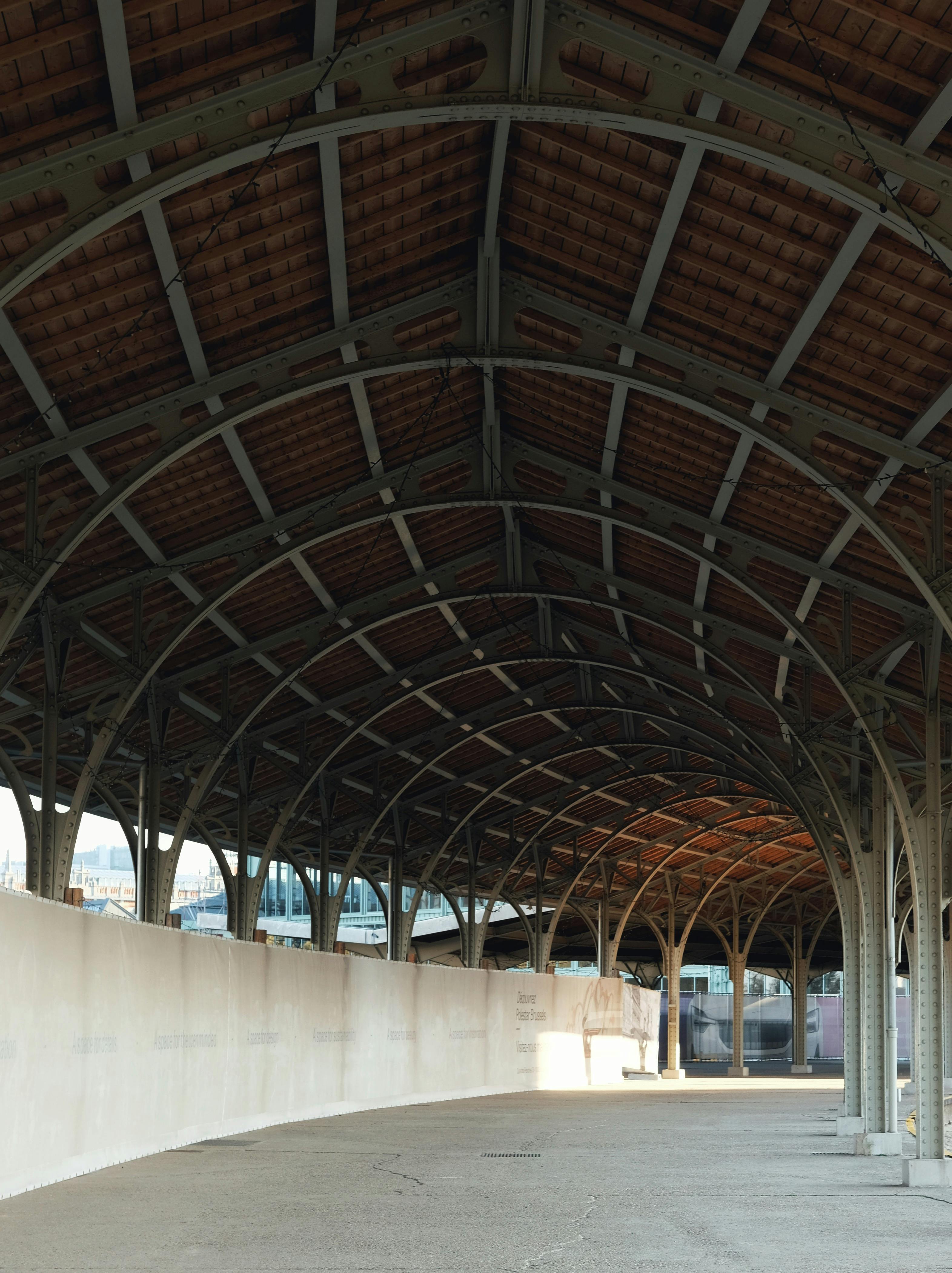 Complex Metal and Wood Arcade Roof and Concrete Floor · Free Stock Photo