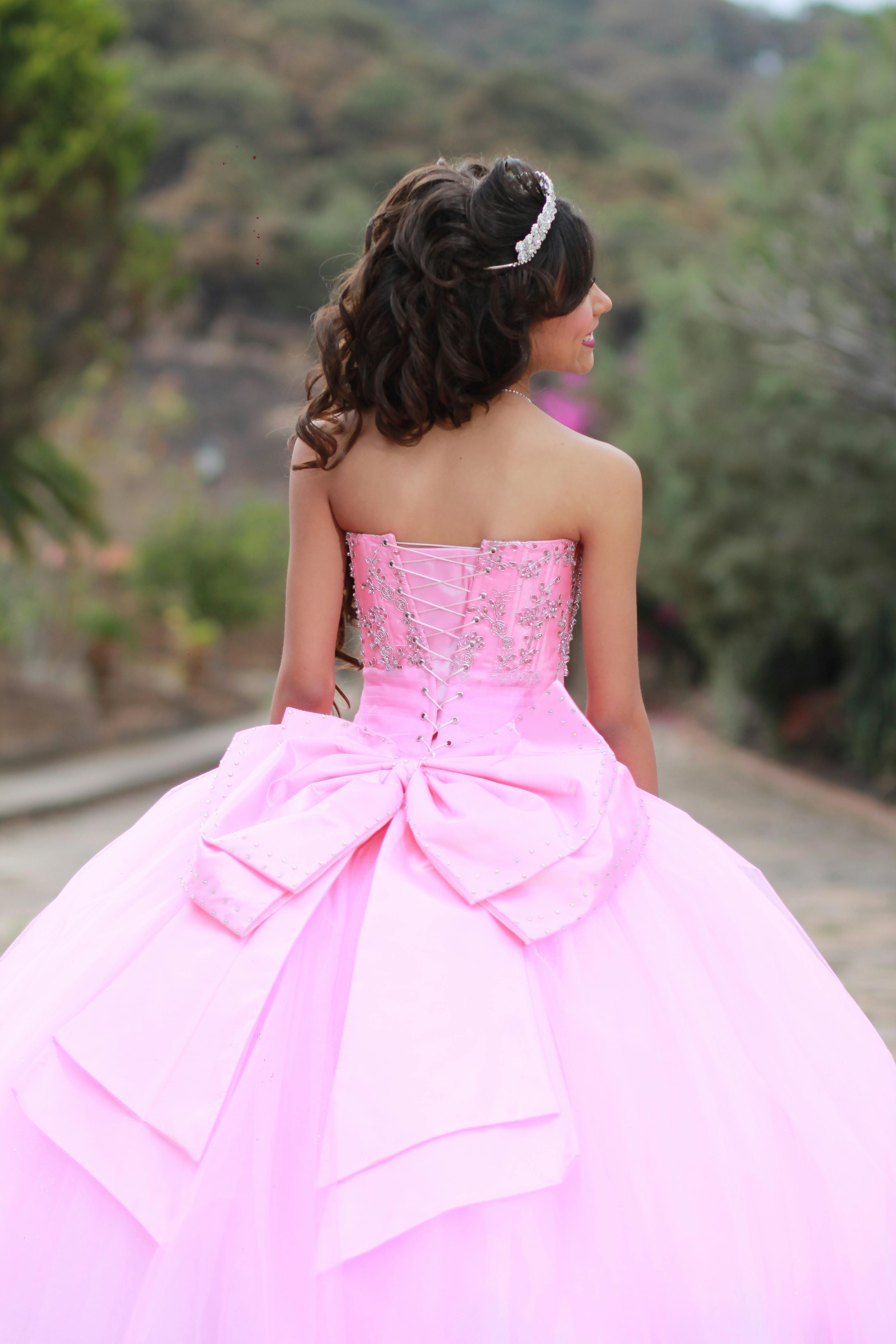 Girl With Shoulderless Gown Side View Photos, Download The BEST Free ...