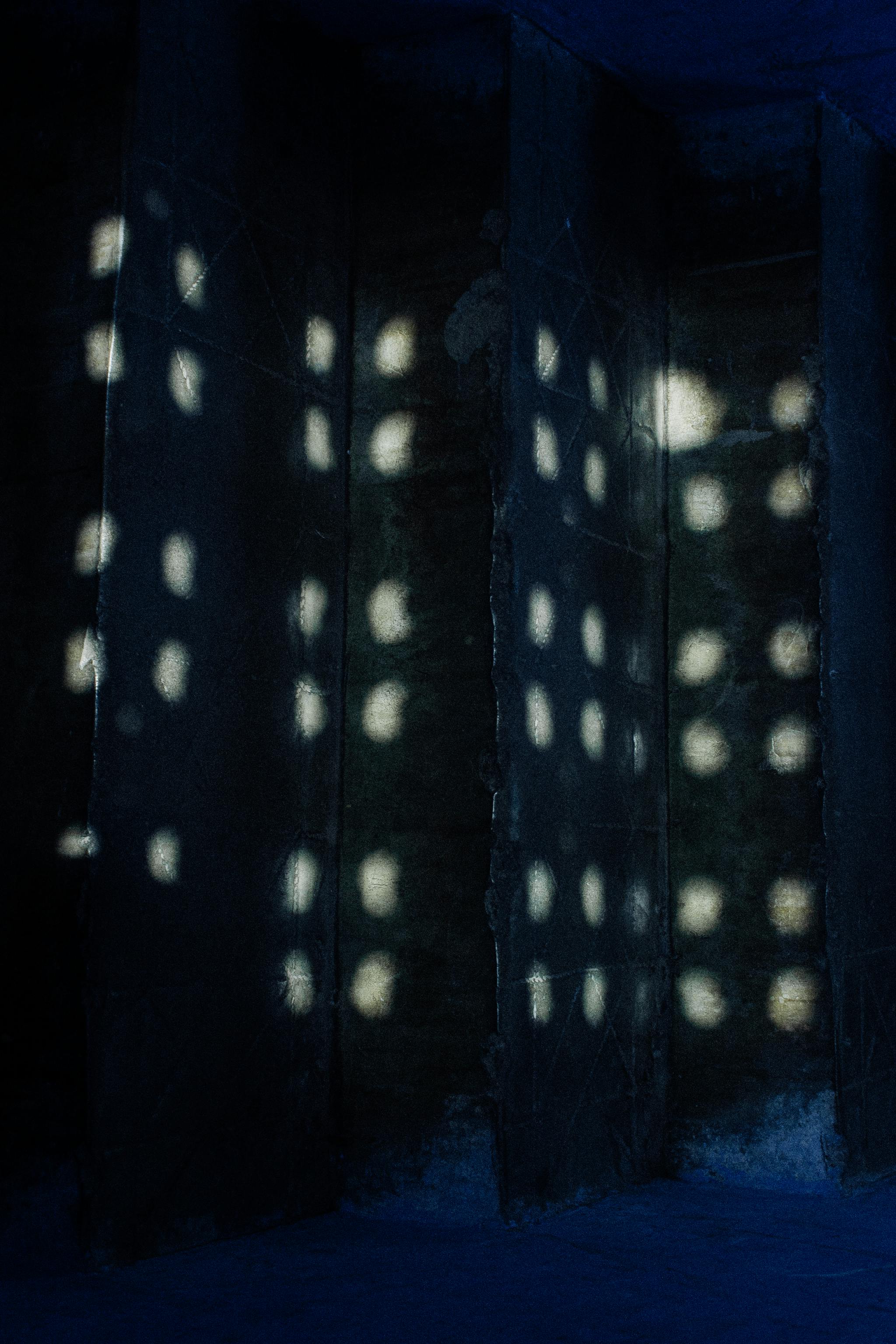 Lights of light on concrete wall · Free Stock Photo