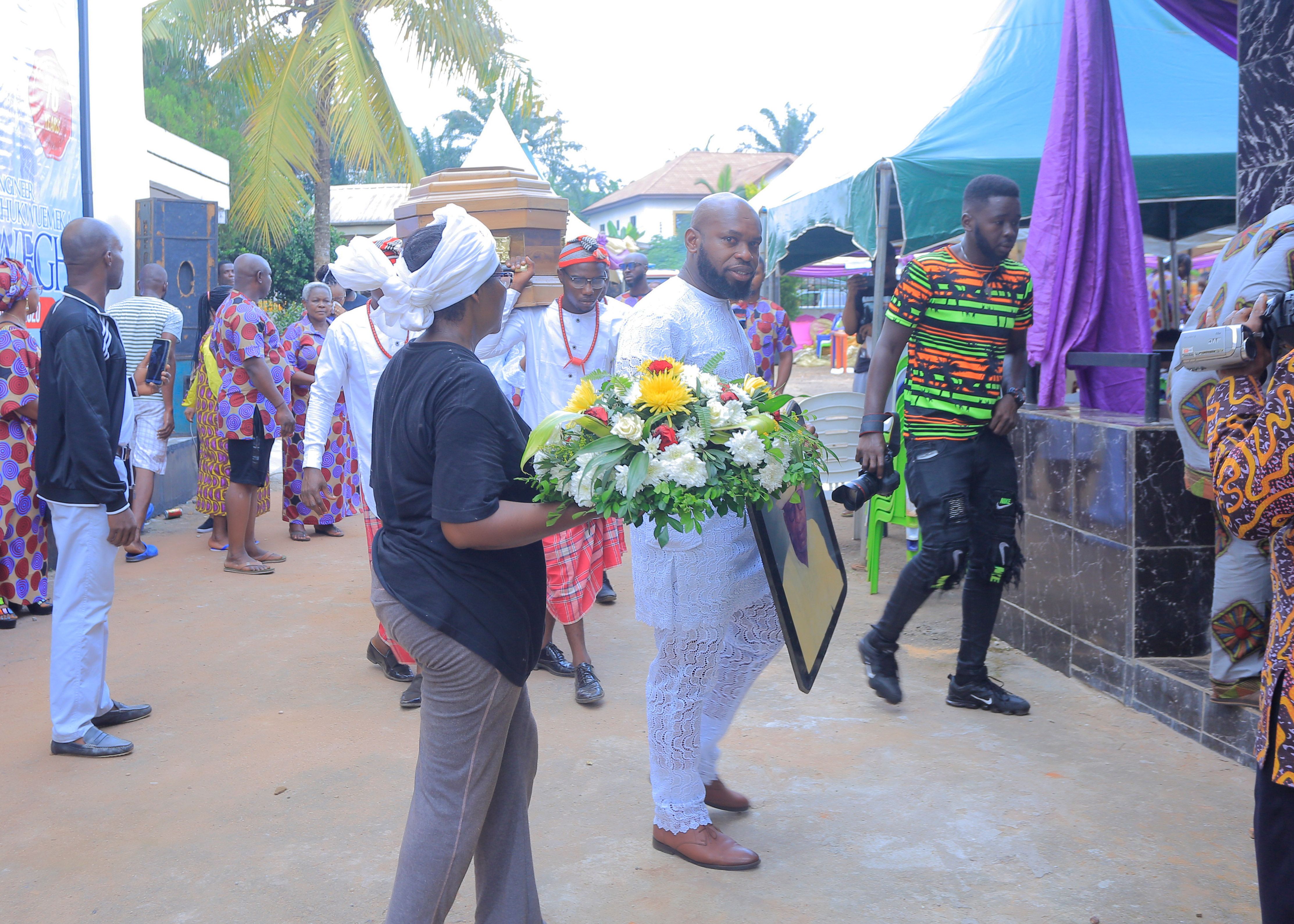Burial of Chief Shedrack Ekwegh (Nnanyereugo) 57 Photos & Videos ...