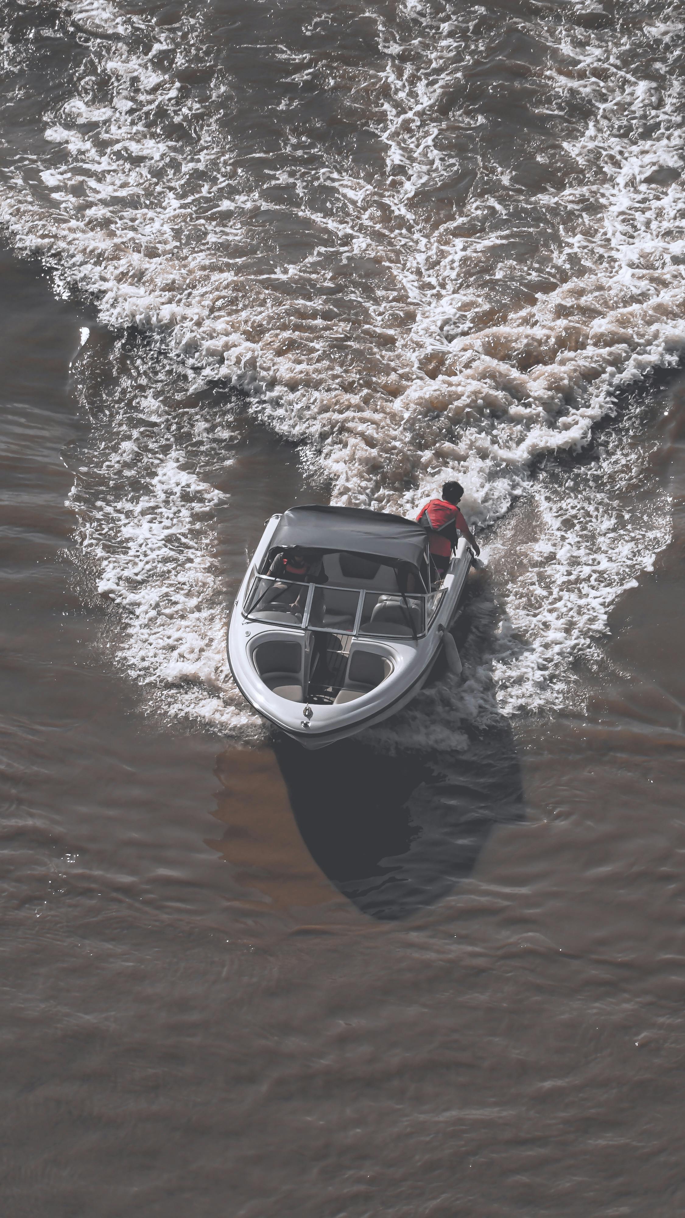 Boat Running on Water · Free Stock Photo