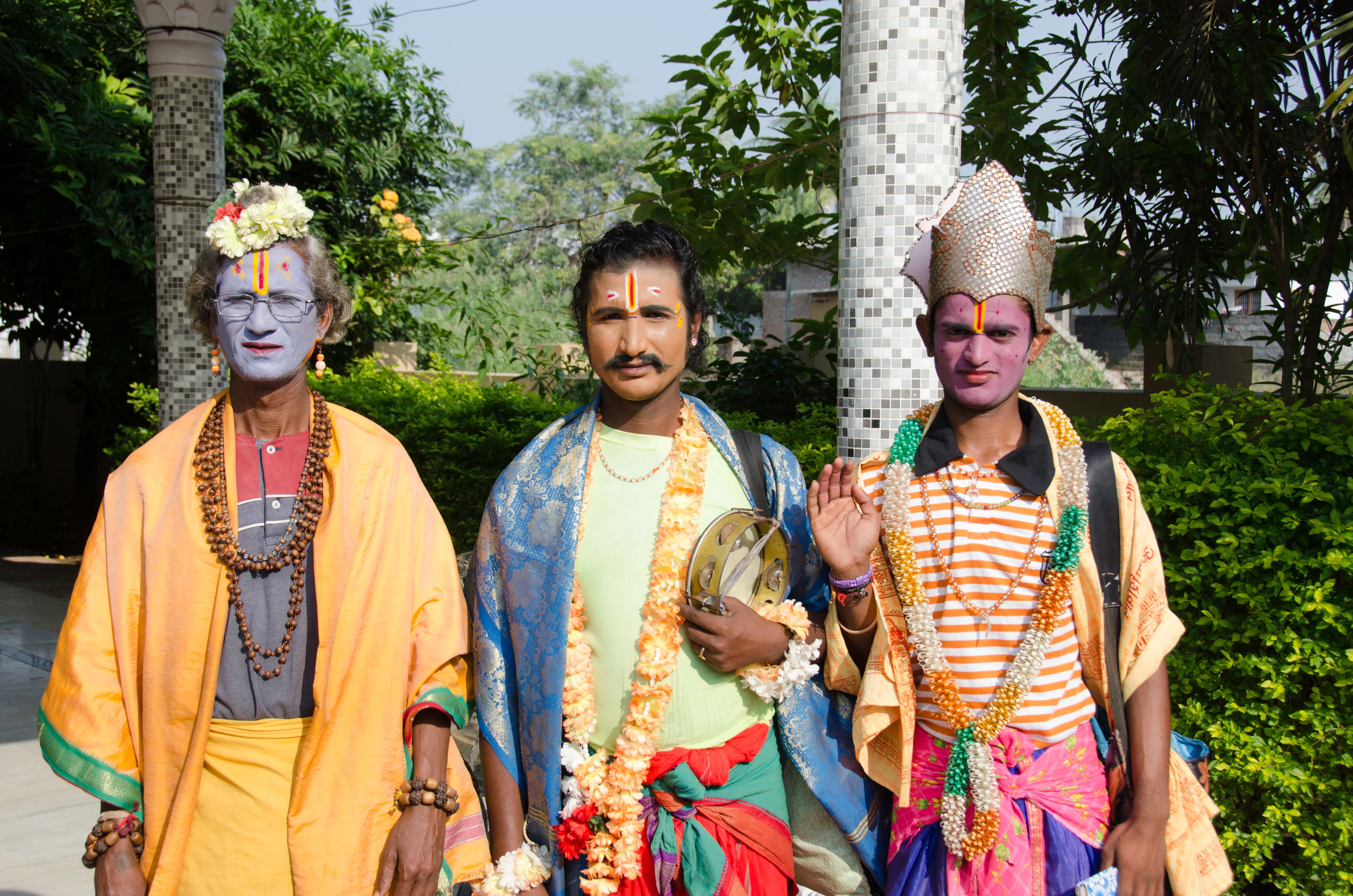 Arati Ritual on Ganges Shore · Free Stock Photo