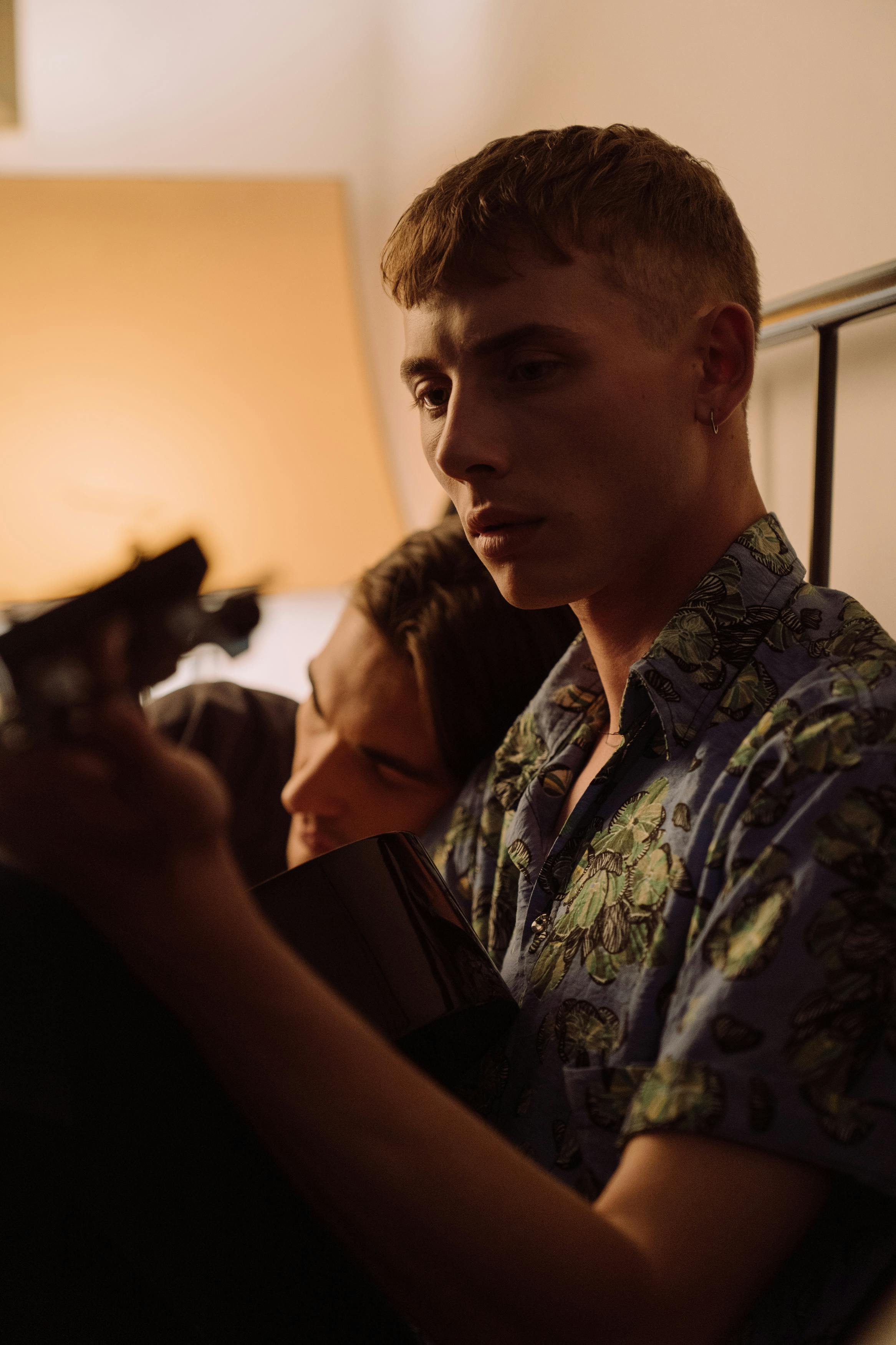 A Couple Leaning at Each Other · Free Stock Photo